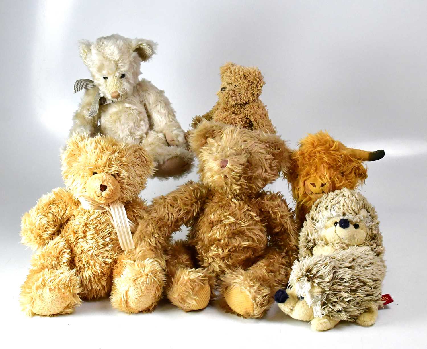 Lot 343 - A collection of bears to include Russ,