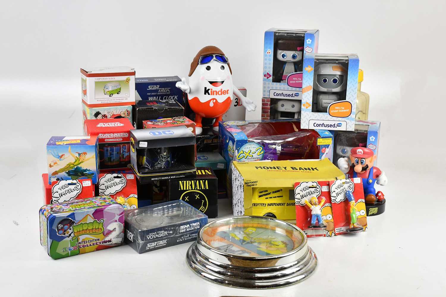Lot 127 - A collection of pop culture items including