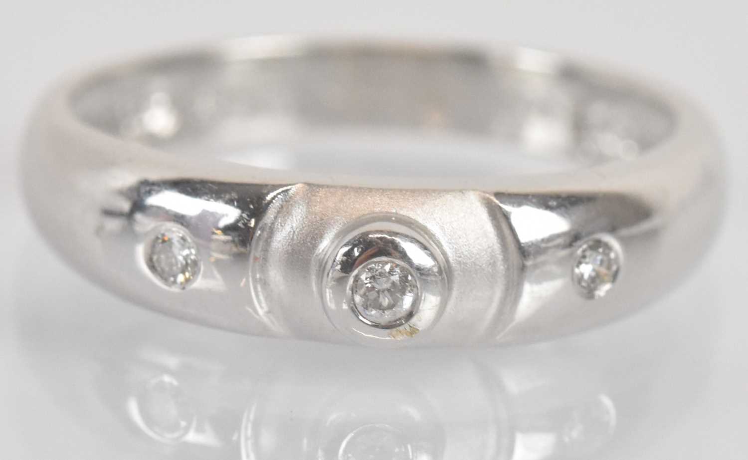 Lot 1286 - An 18ct white gold and three stone diamond