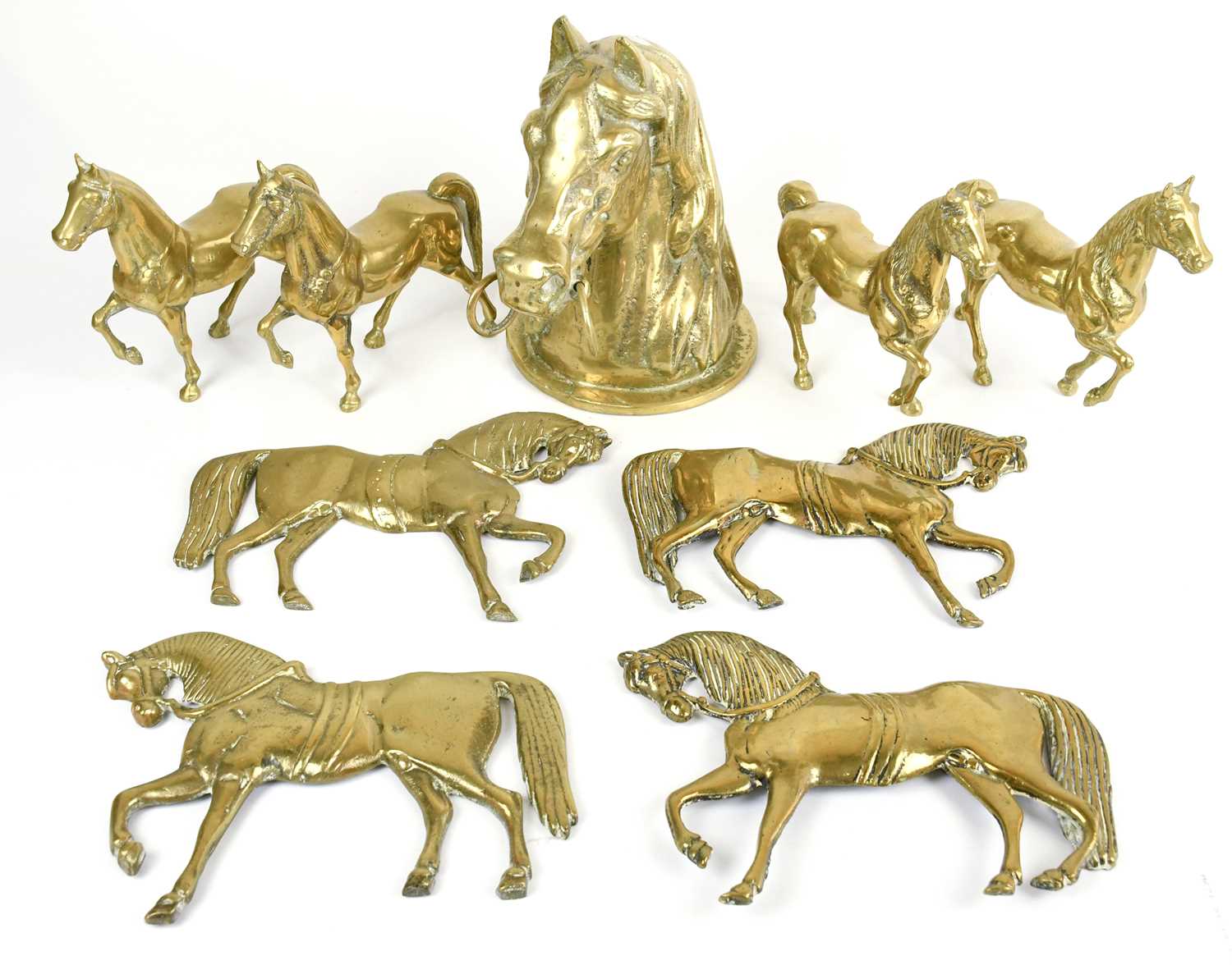 Lot 289 - A collection of equestrian items to include