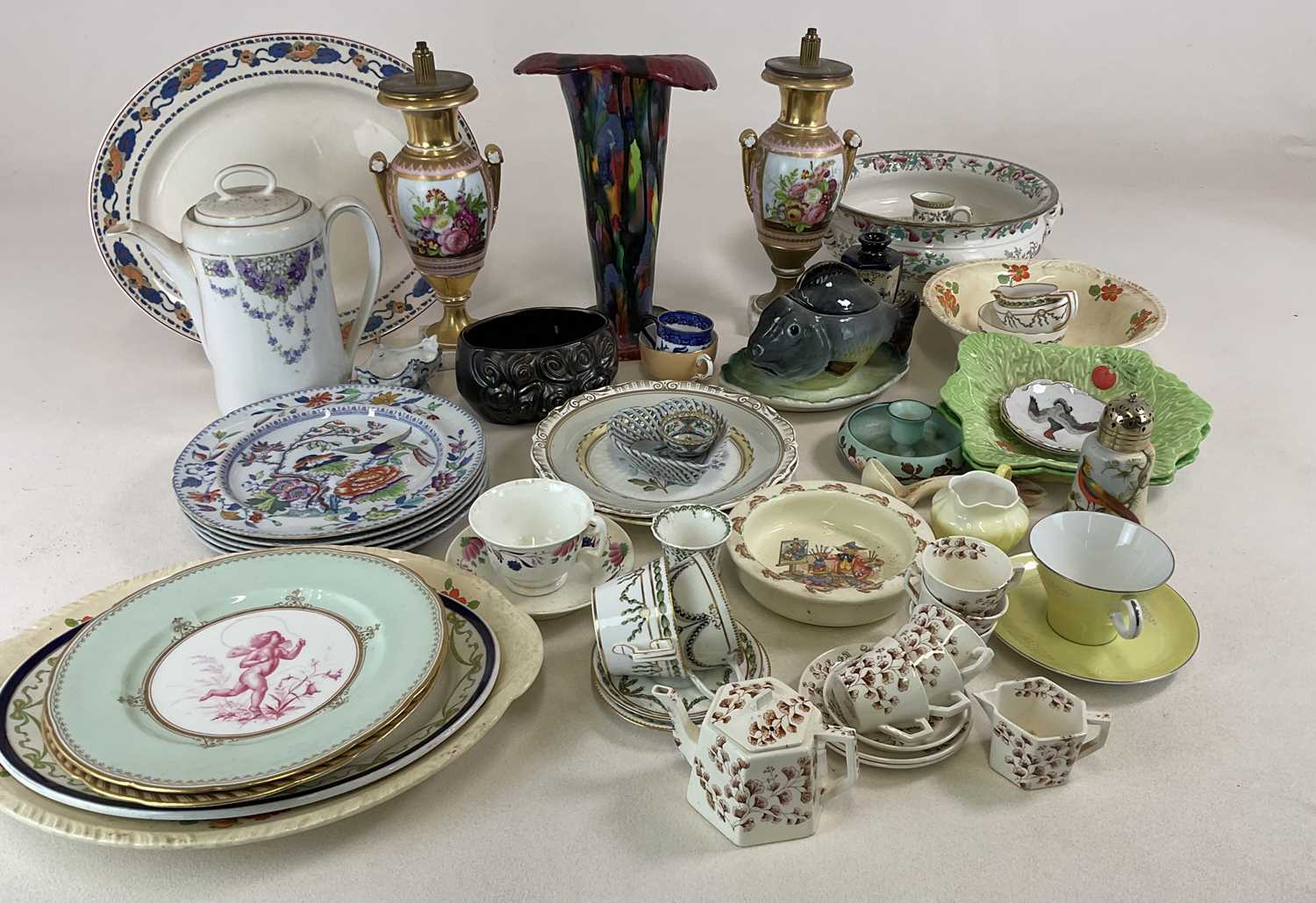 Lot 195 - A mixed ceramic lot including Spode, Sylvac,