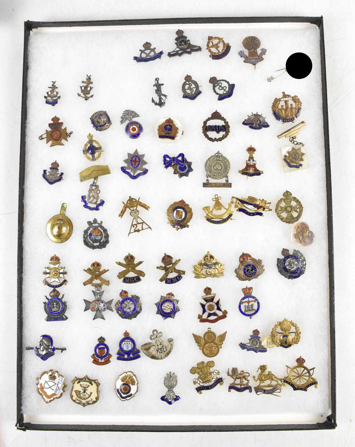 Lot 162 - A collection of sixty military badges and