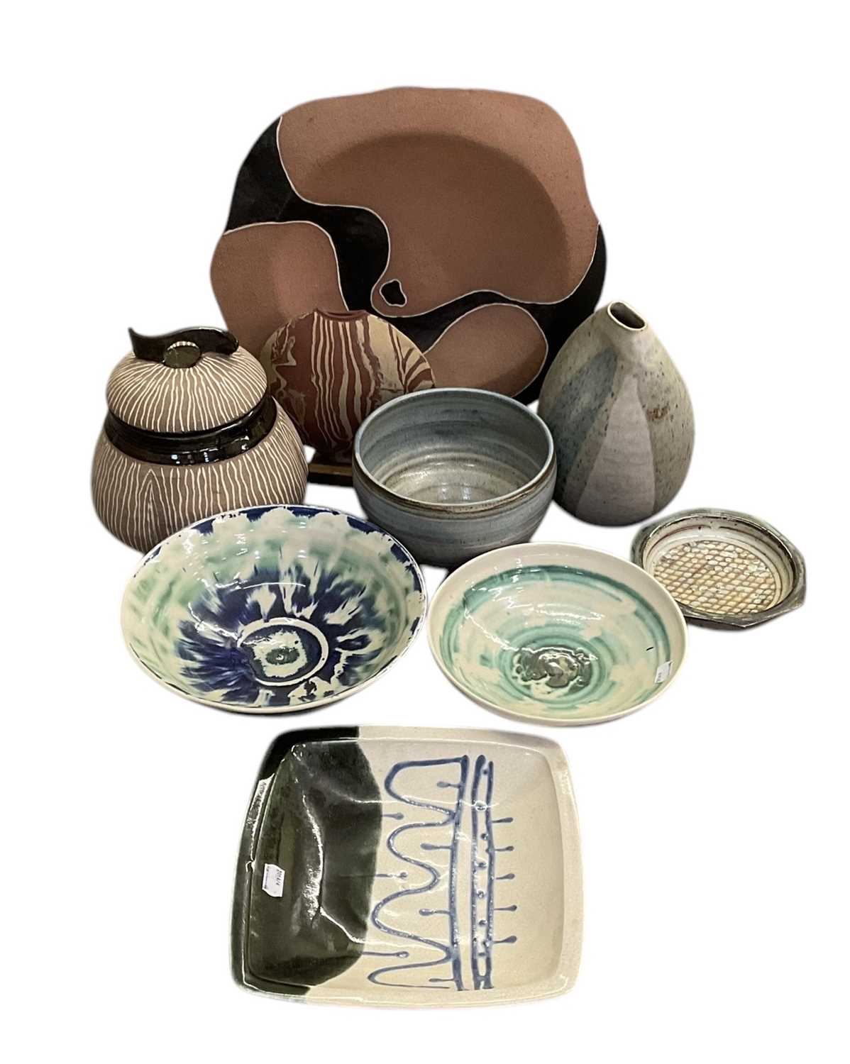 Lot 540 - Nine pieces of assorted studio ceramics
