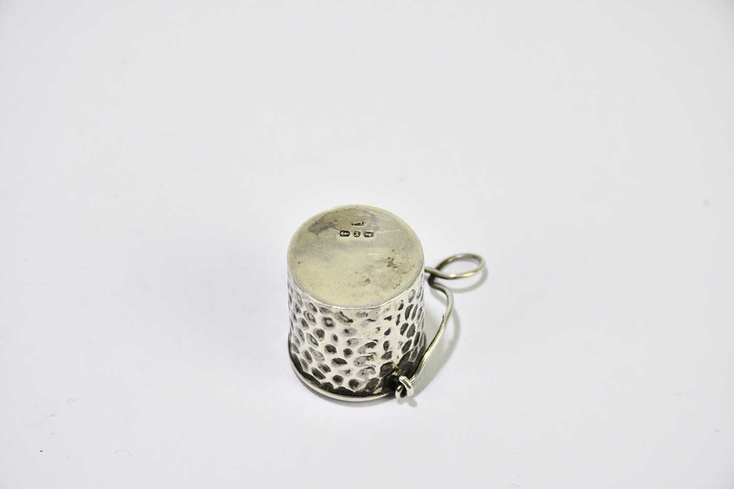 Lot 2576 - A late Victorian hallmarked silver thimble