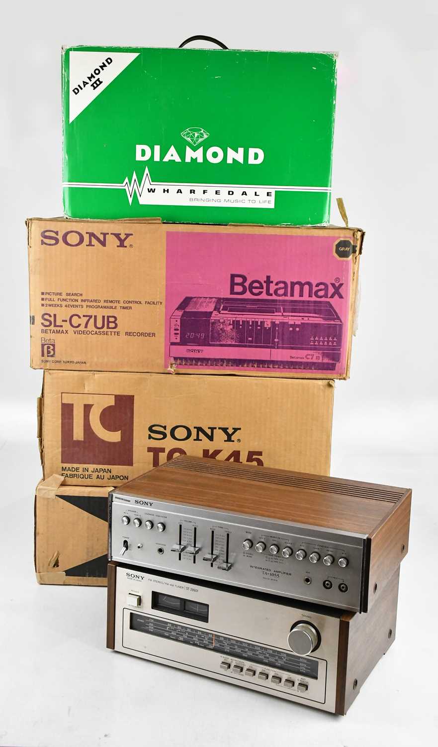 Lot 1054 - A collection of hi-fi equipment, comprising