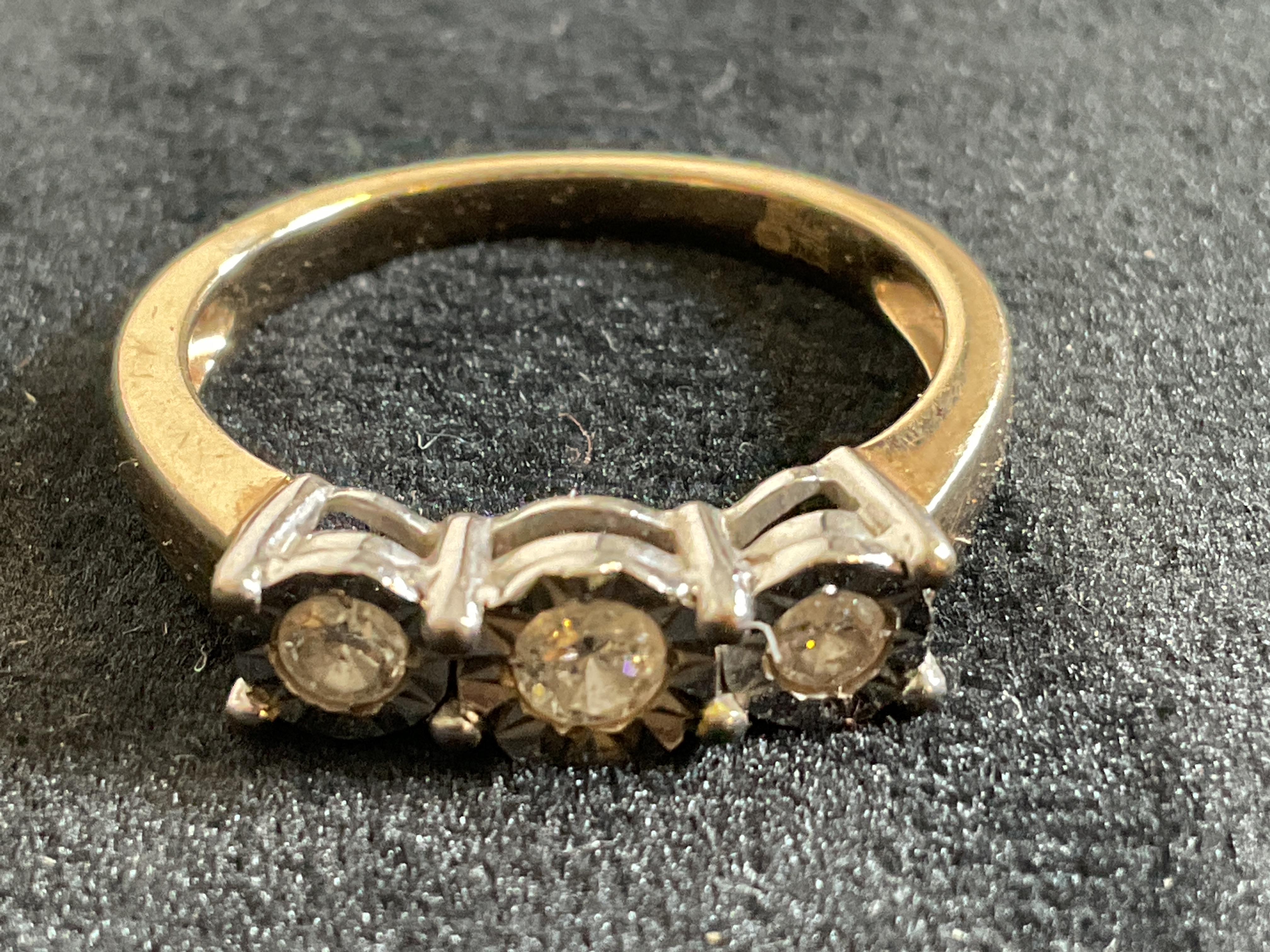 Lot 596 - Two 9ct yellow gold dress rings, the single