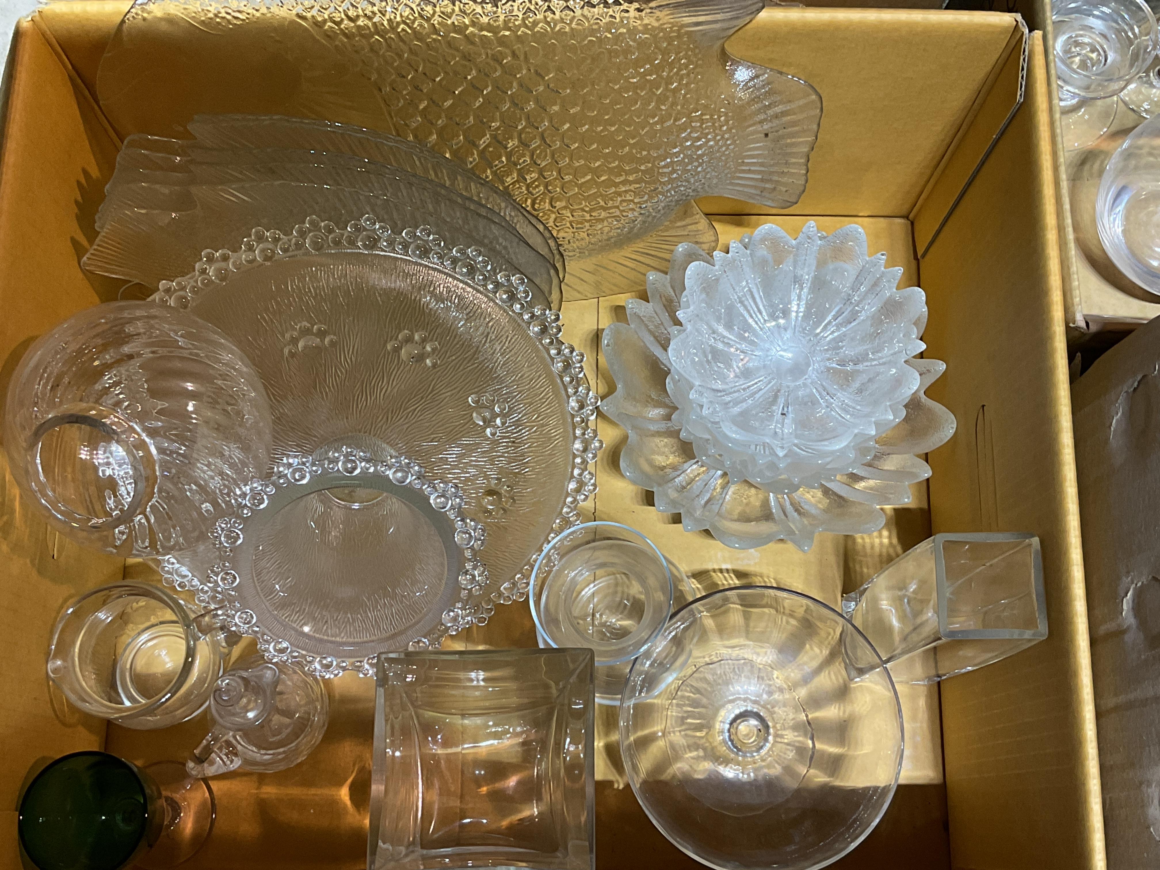 Lot 345 - A large quantity of decorative glassware