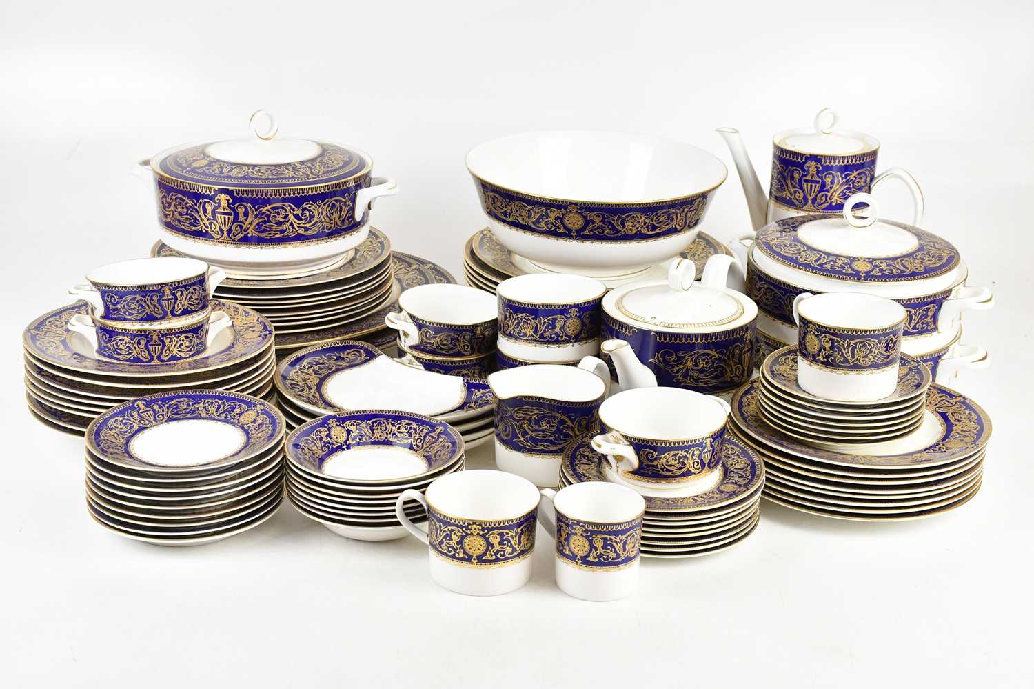 Lot 252 - ROYAL WORCESTER; an extensive tea and dinner