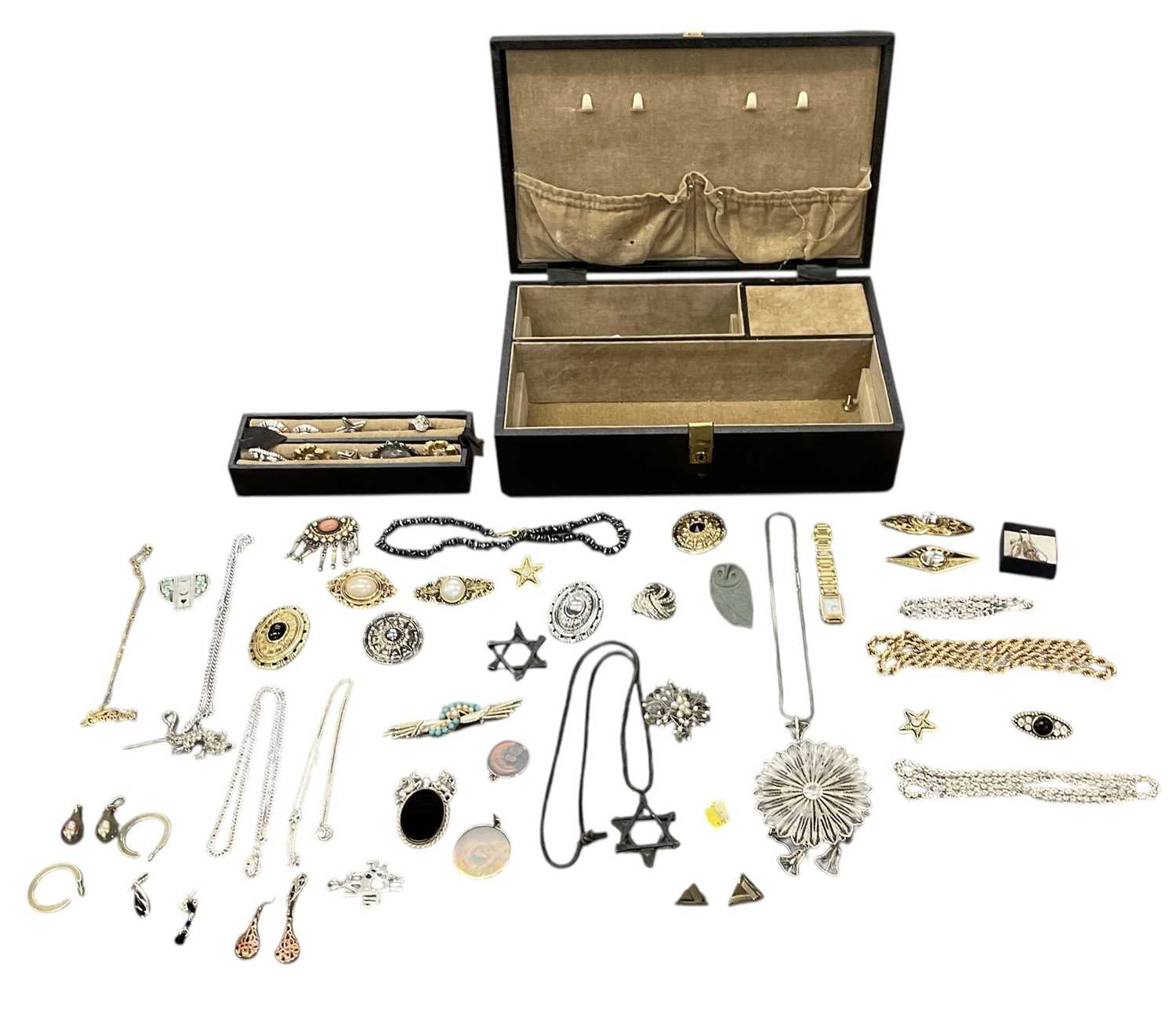 Lot 1357 - A small quantity of cased costume jewellery,