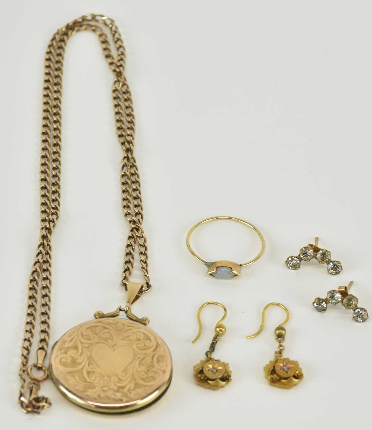 Lot 1140 - Various items of gold and gold coloured