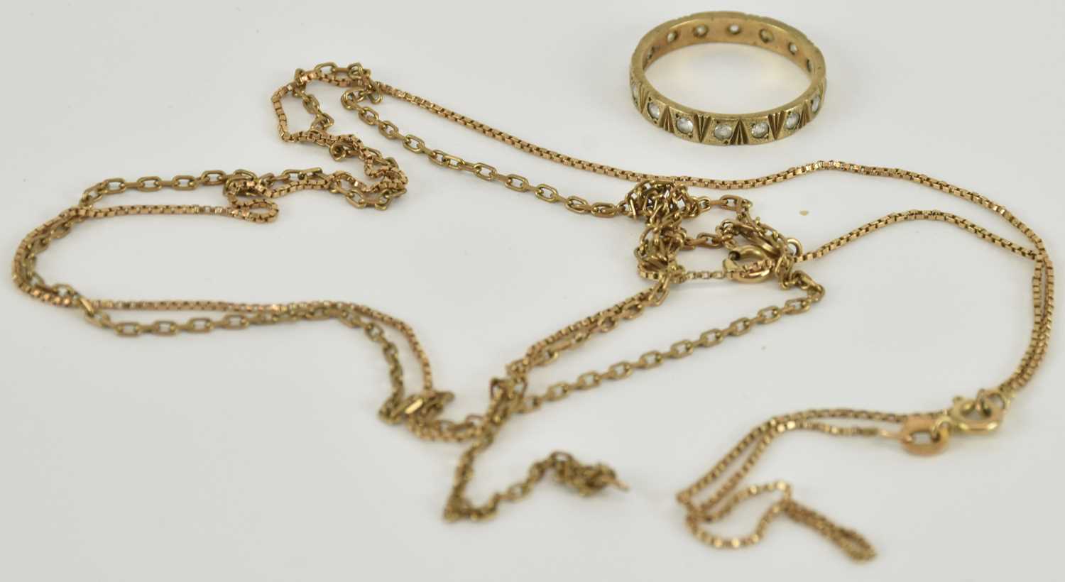Lot 1133 - Two 9ct gold dainty chains with ring clasps