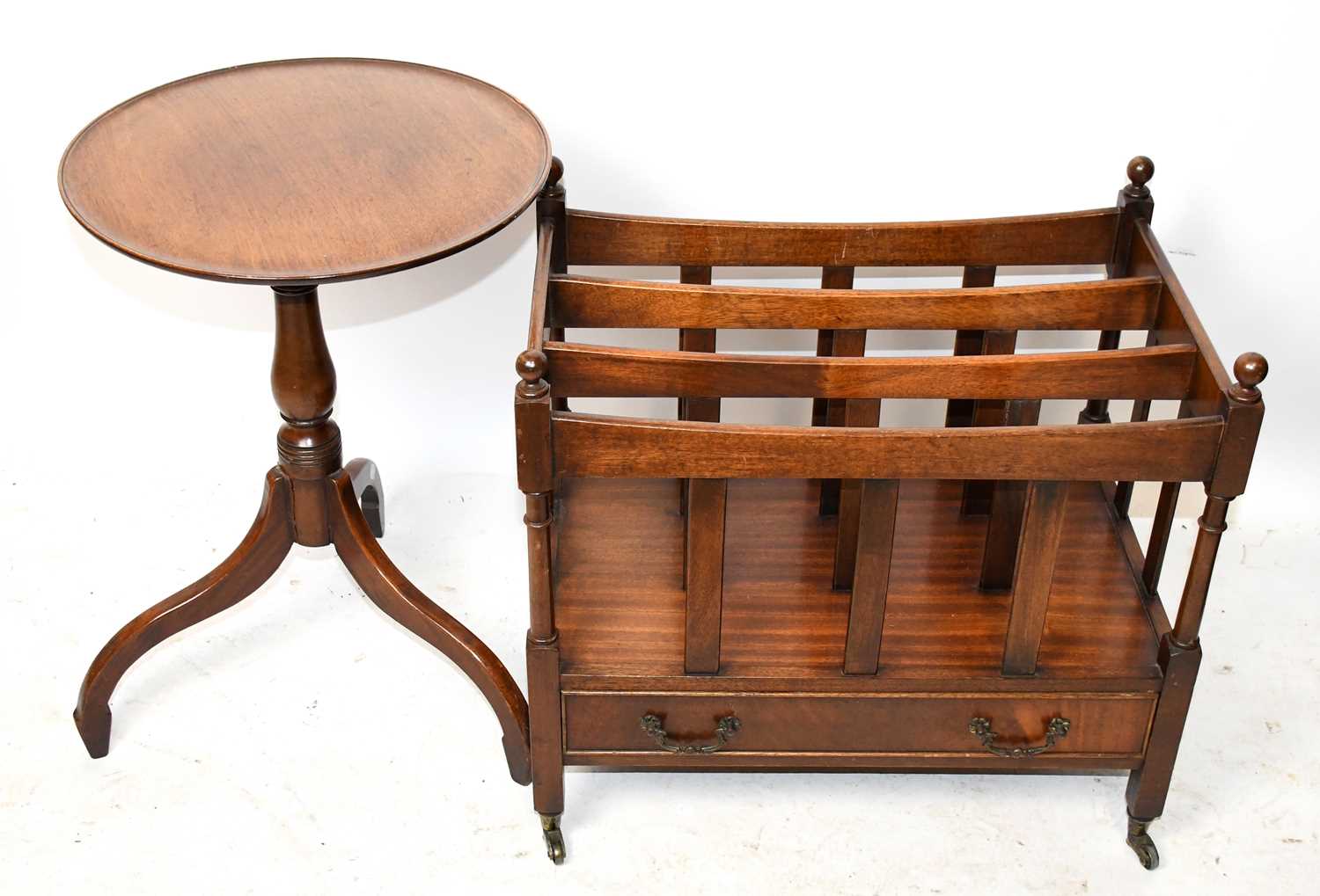 Lot 1741 - A reproduction mahogany tripod table