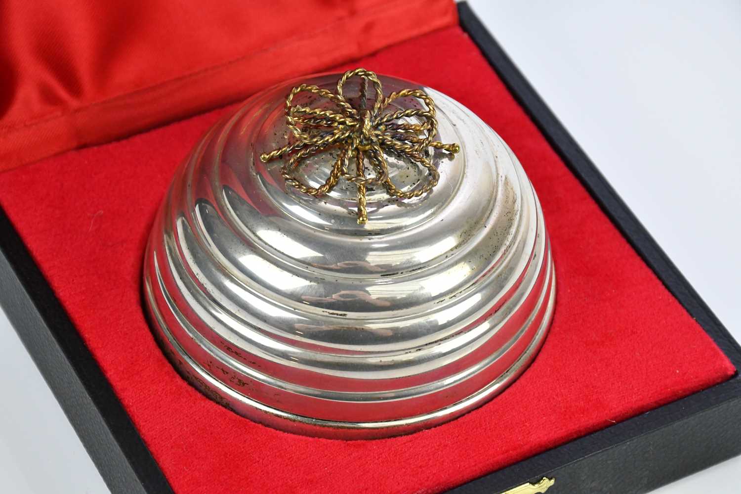 Lot 39 - STUART DEVLIN (1931-2018); an Elizabeth II