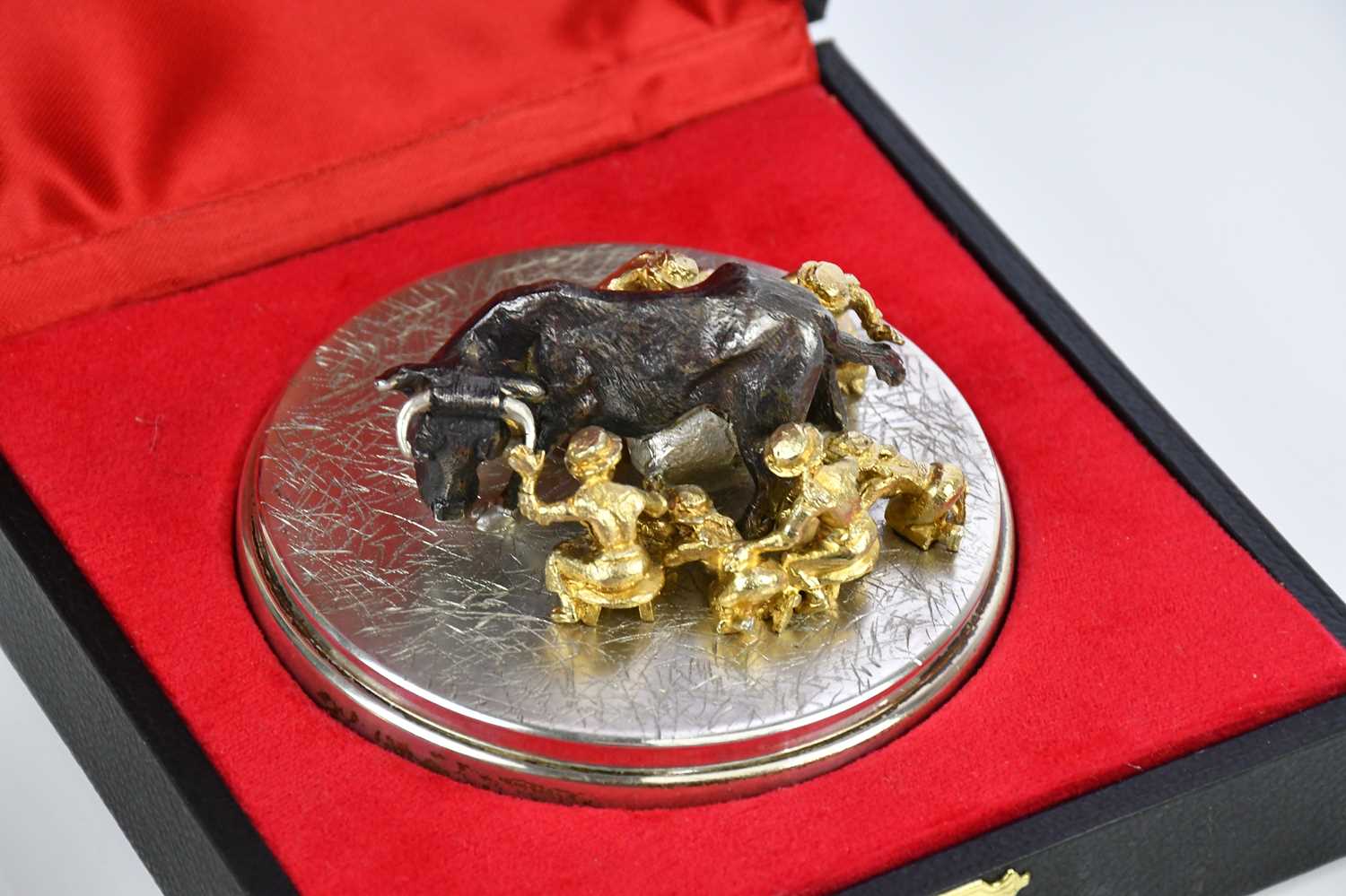 Lot 39 - STUART DEVLIN (1931-2018); an Elizabeth II