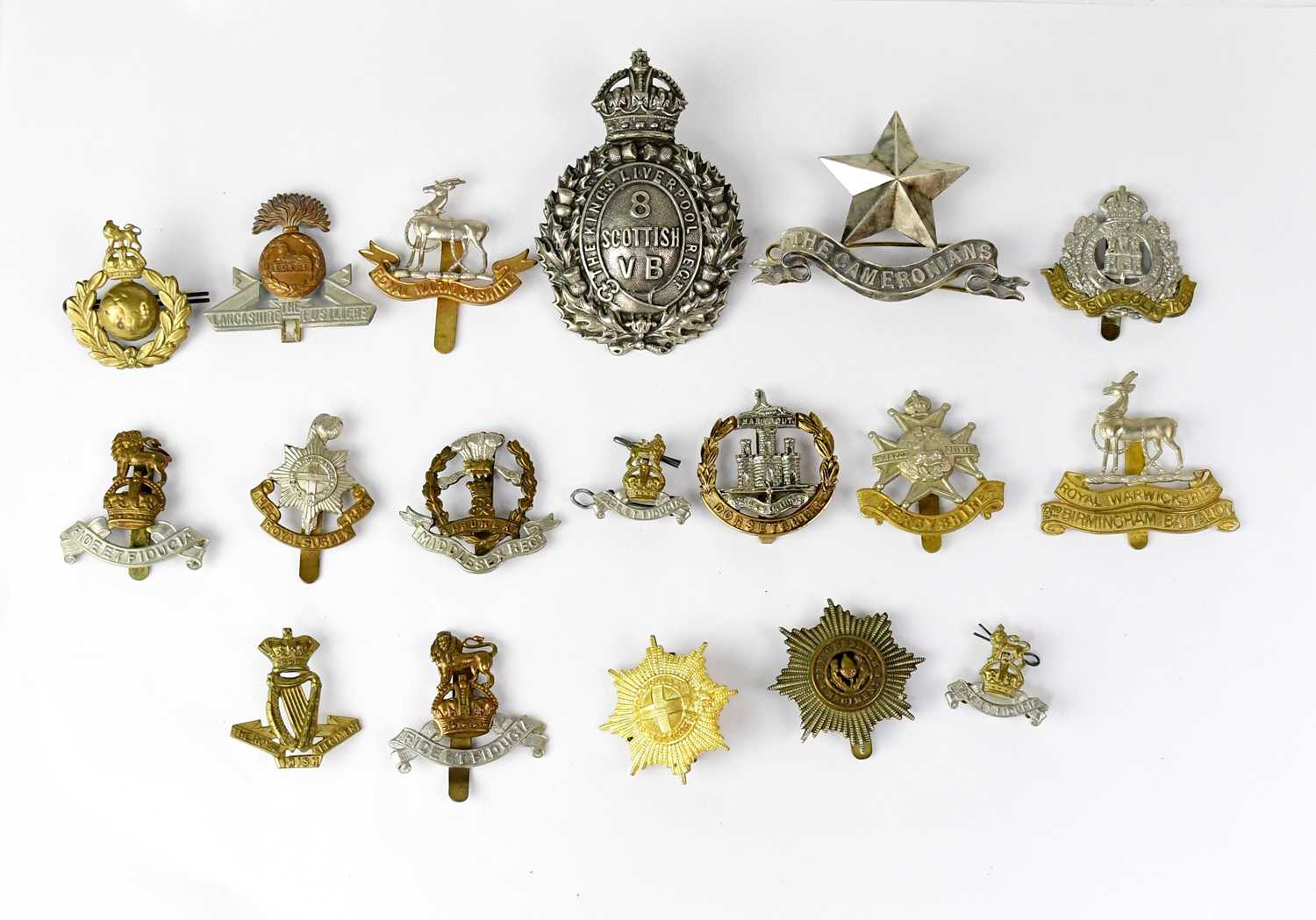 Lot 531 - A quantity of cap badges to include The King'