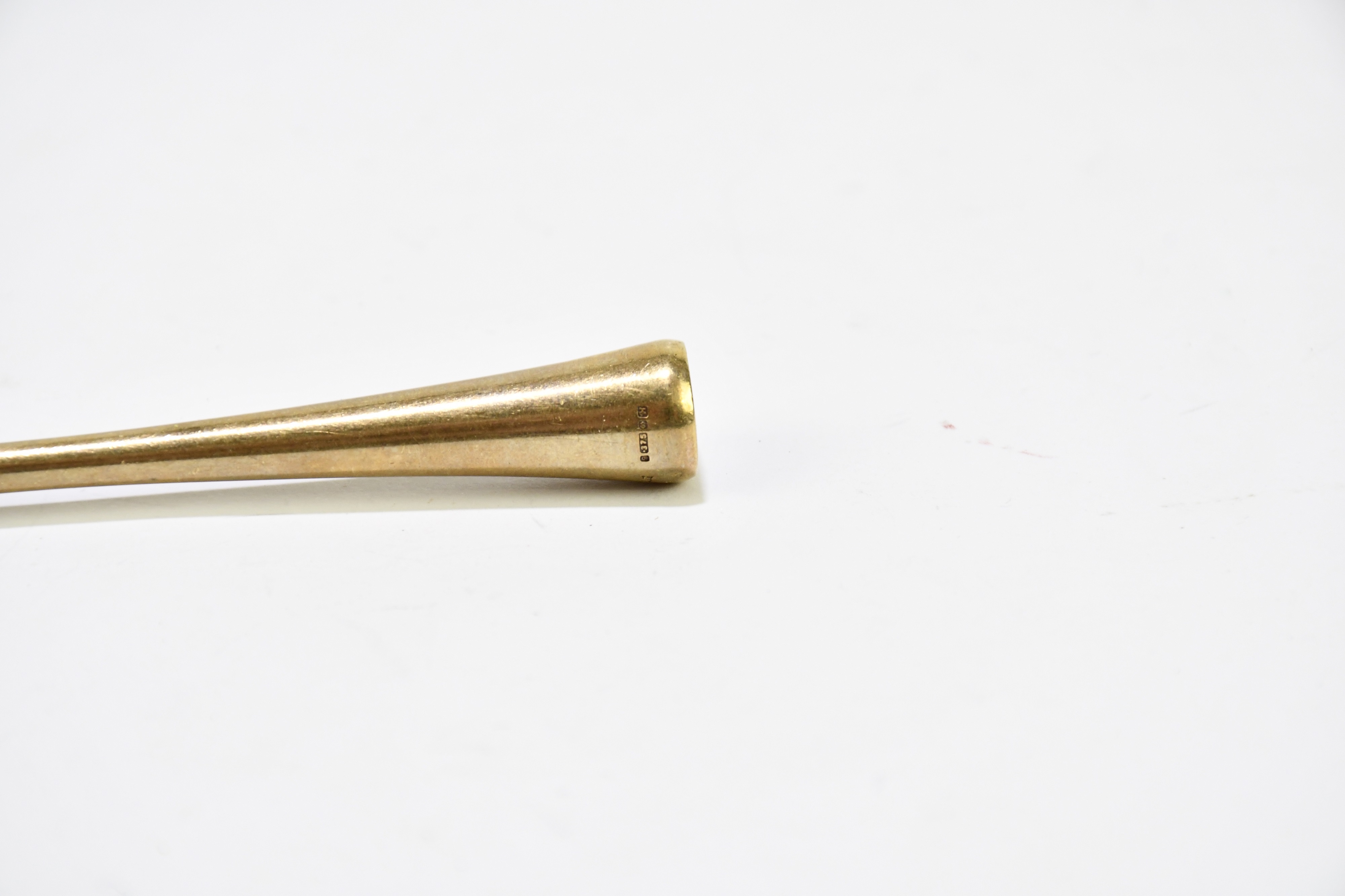 Lot 113 - A 9ct yellow gold cheroot holder with