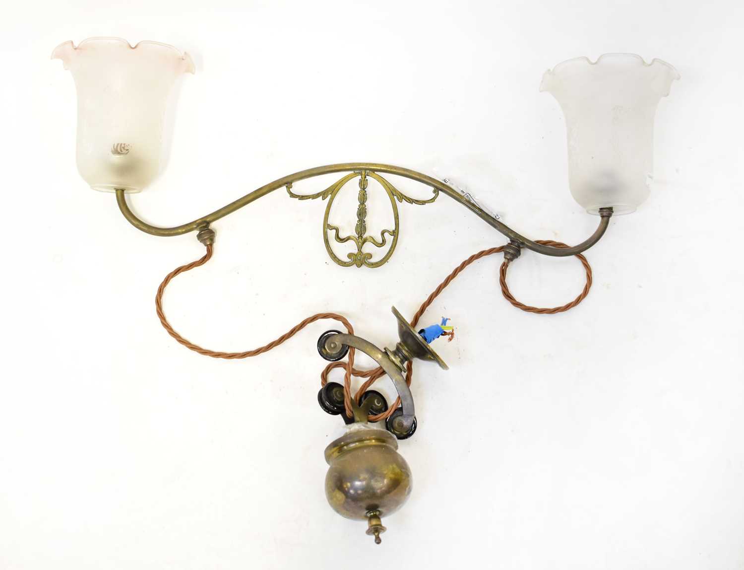 Lot 74 - A brass rise-and-fall ceiling light fitting