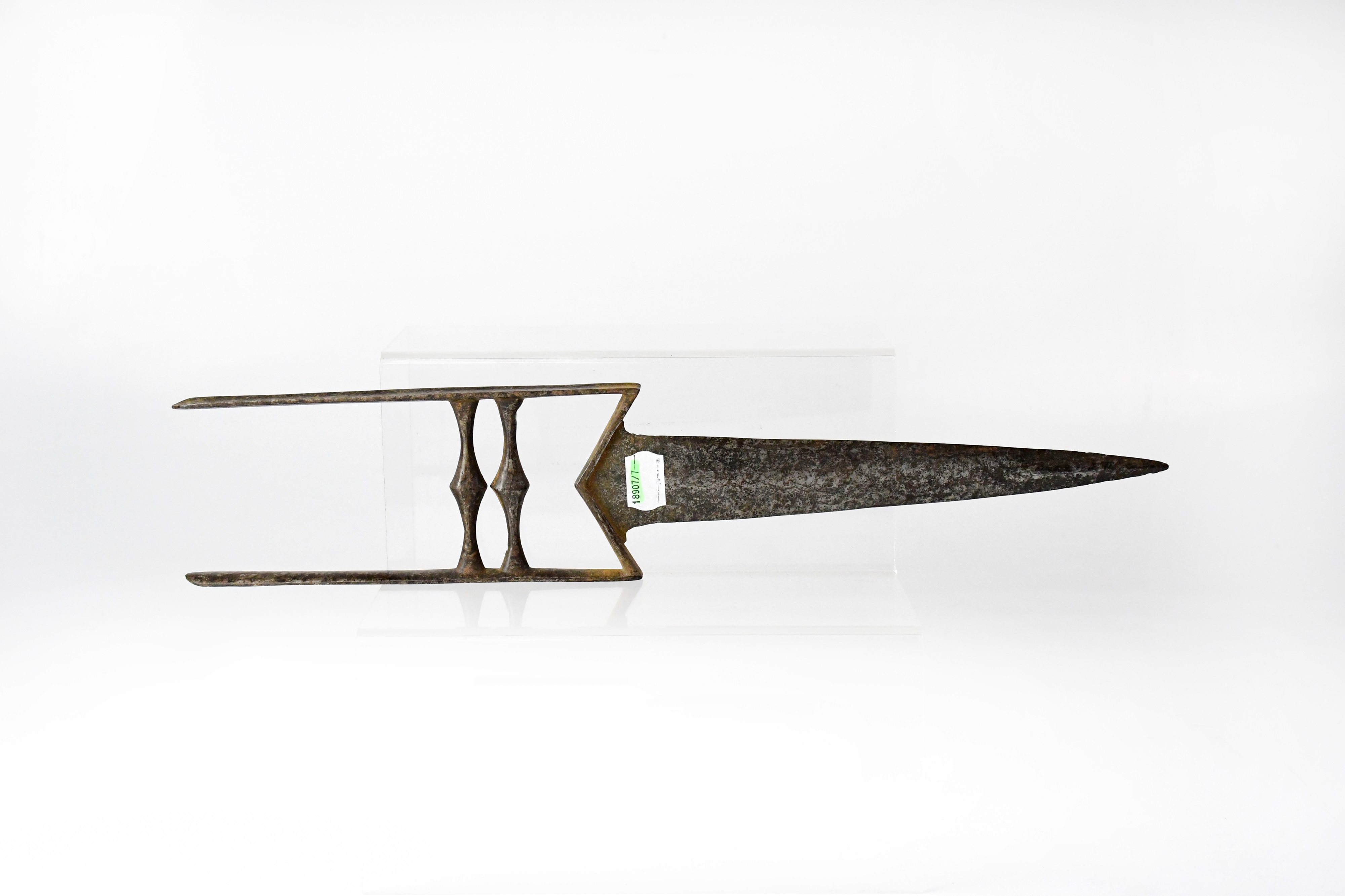 Lot 577 - An 18th century Indian katr punch dagger,