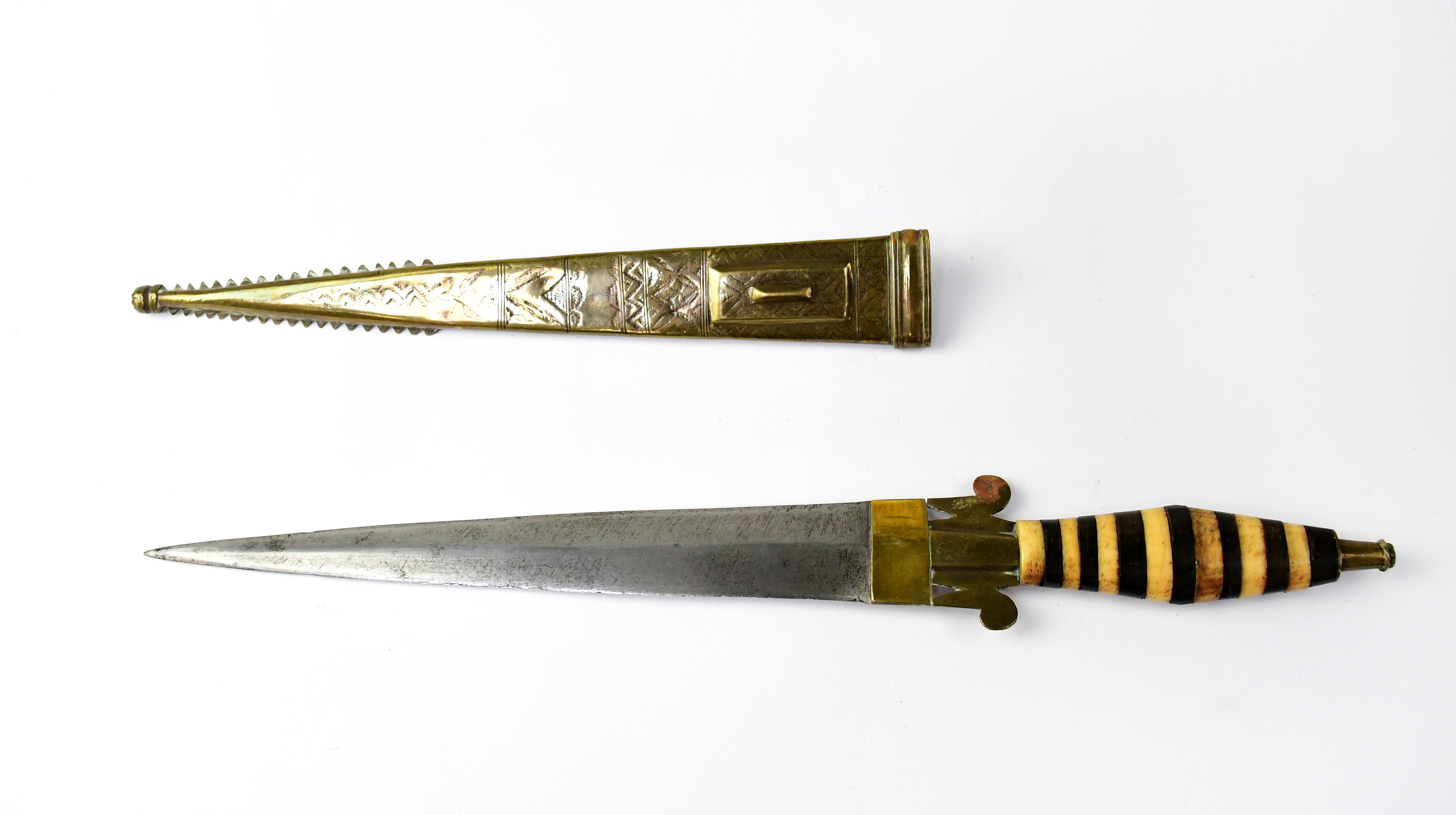 Lot 570 - A late 18th/early 19th century bone-handled