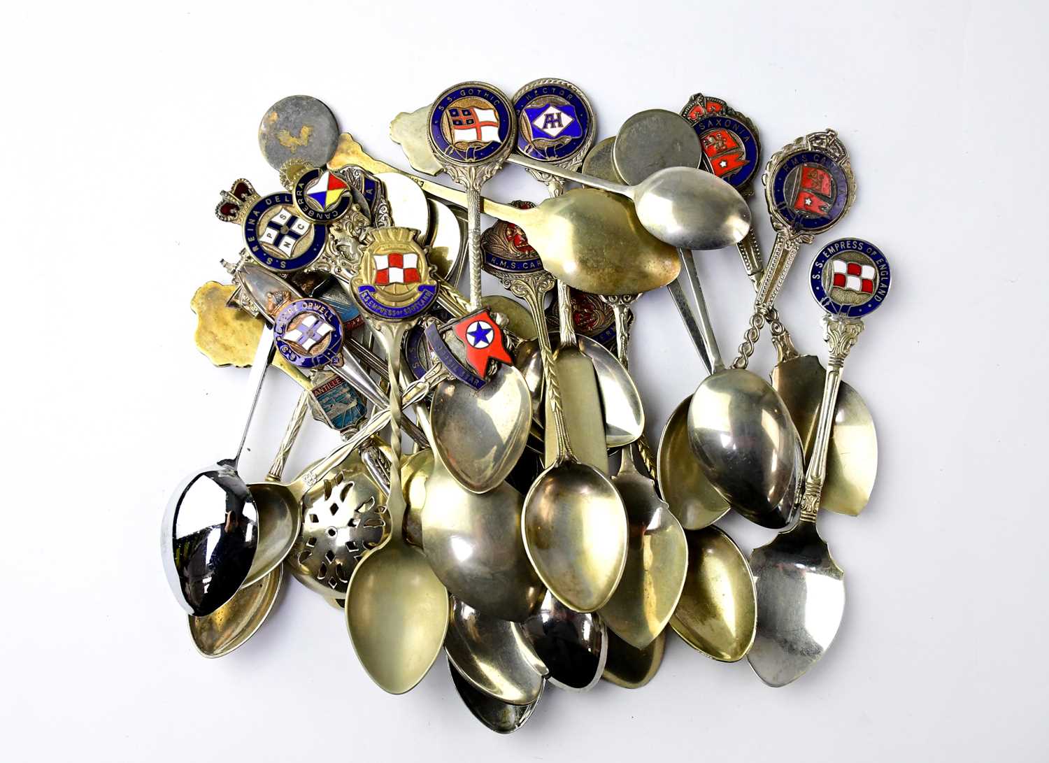 Lot 253 - Thirty collectors' shipping line spoons with