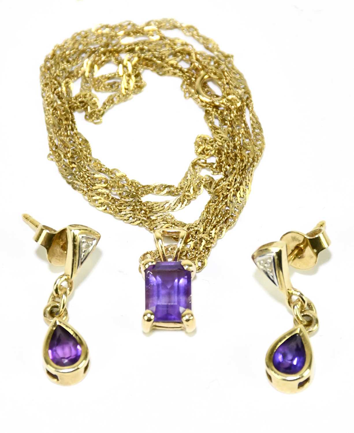 Lot 1395 - A 9ct yellow gold fine link chain