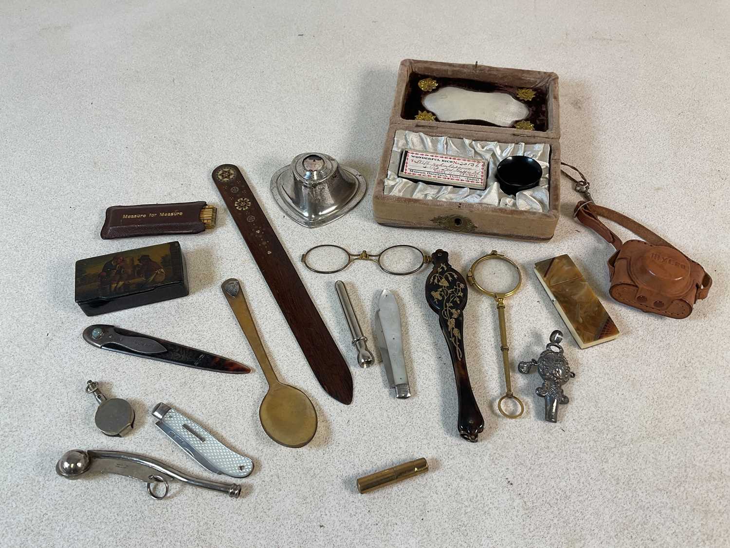 Lot 28 - An unusual group of collectors' items