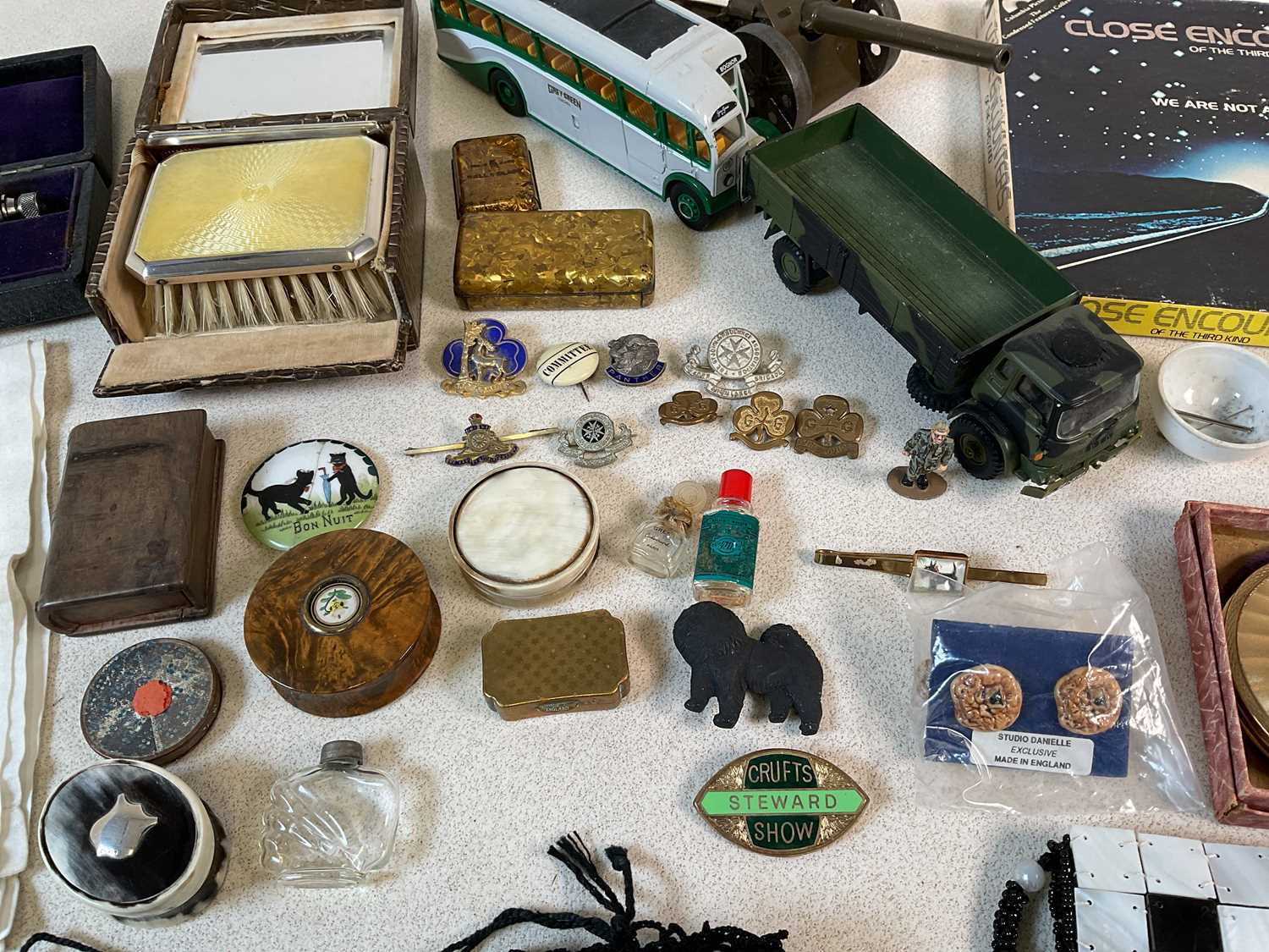 Lot 22 - An interesting group of collectors' items