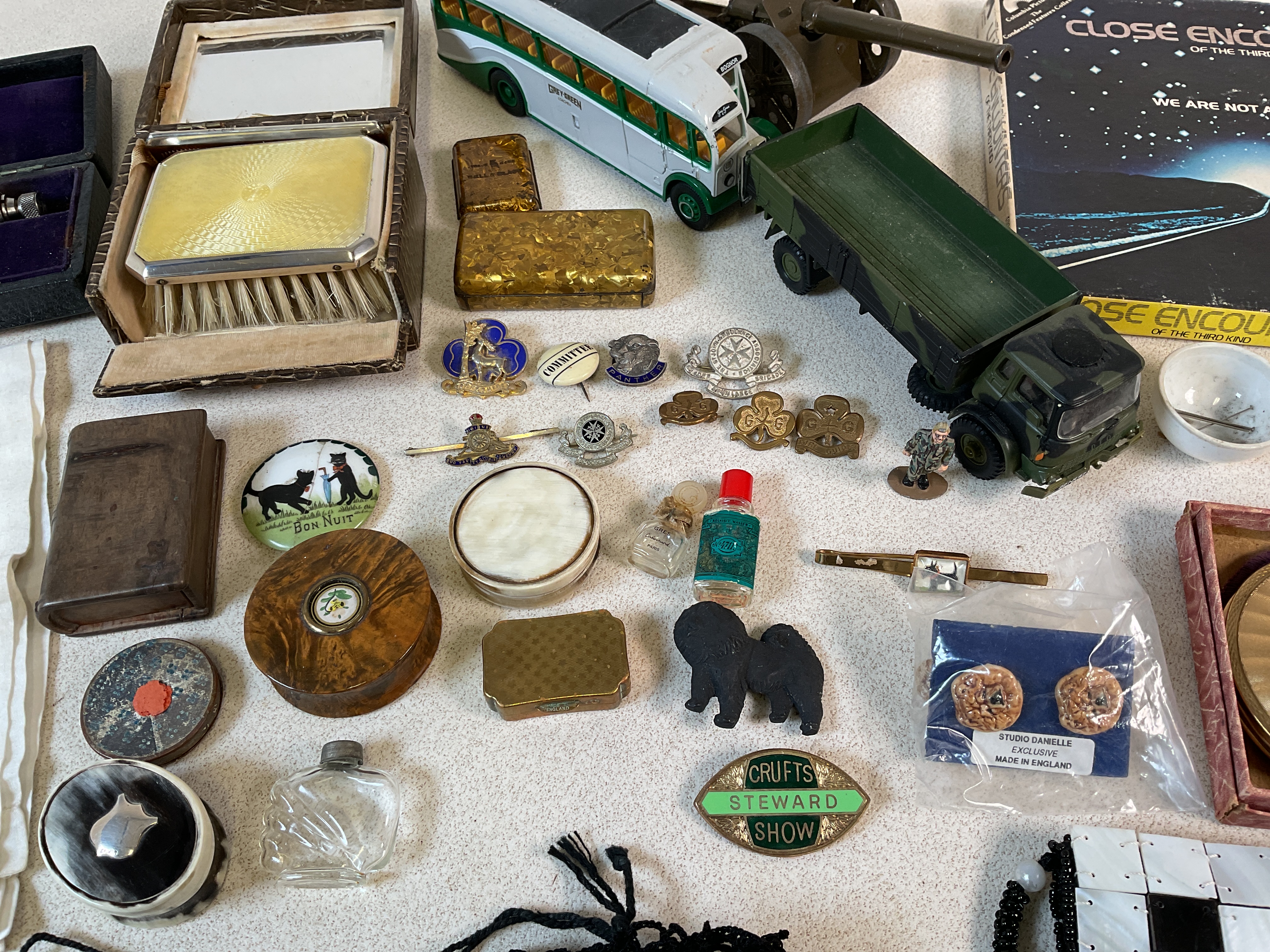 Lot 22 - An interesting group of collectors' items