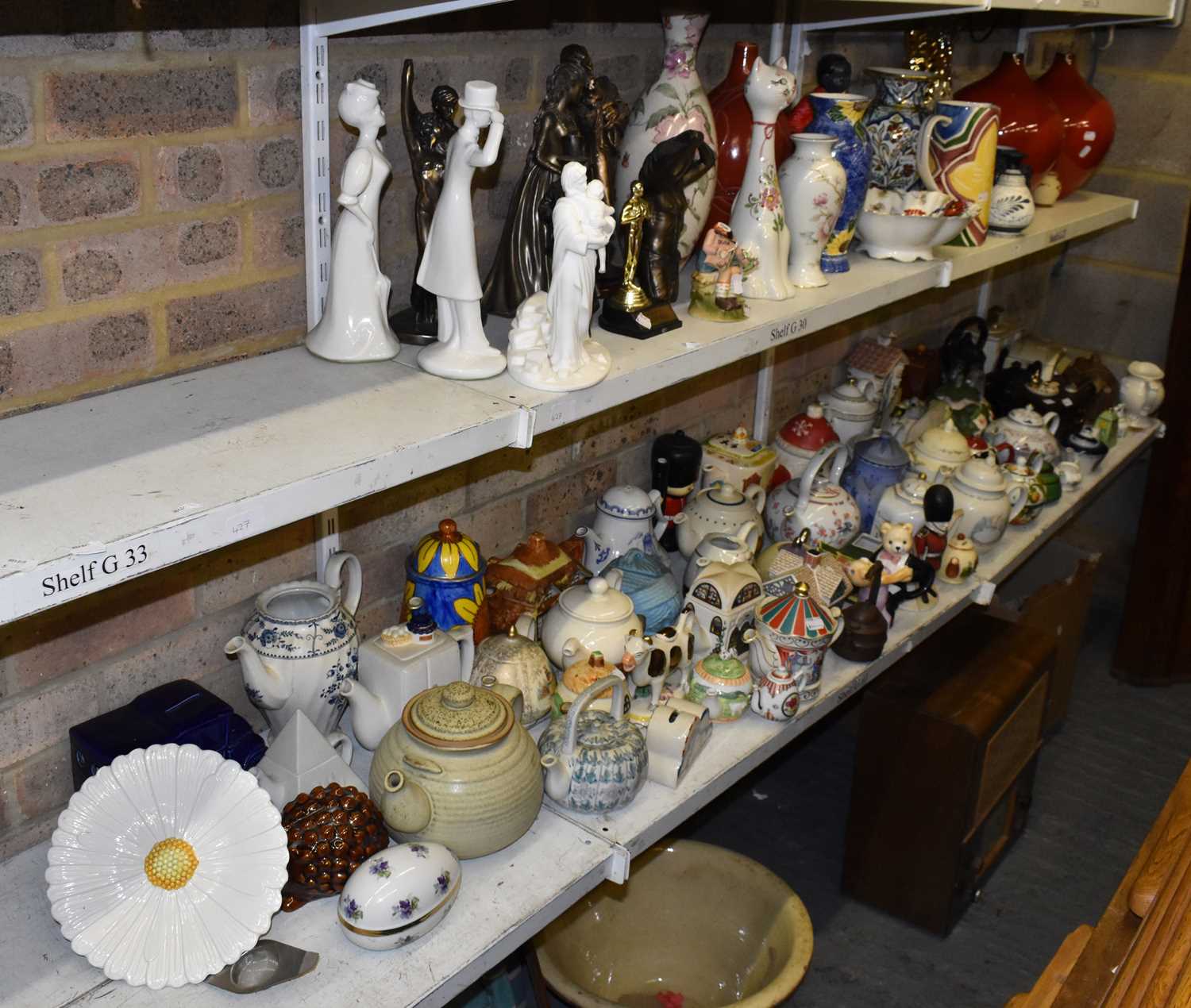 Lot 330 - Four shelves of mixed china including