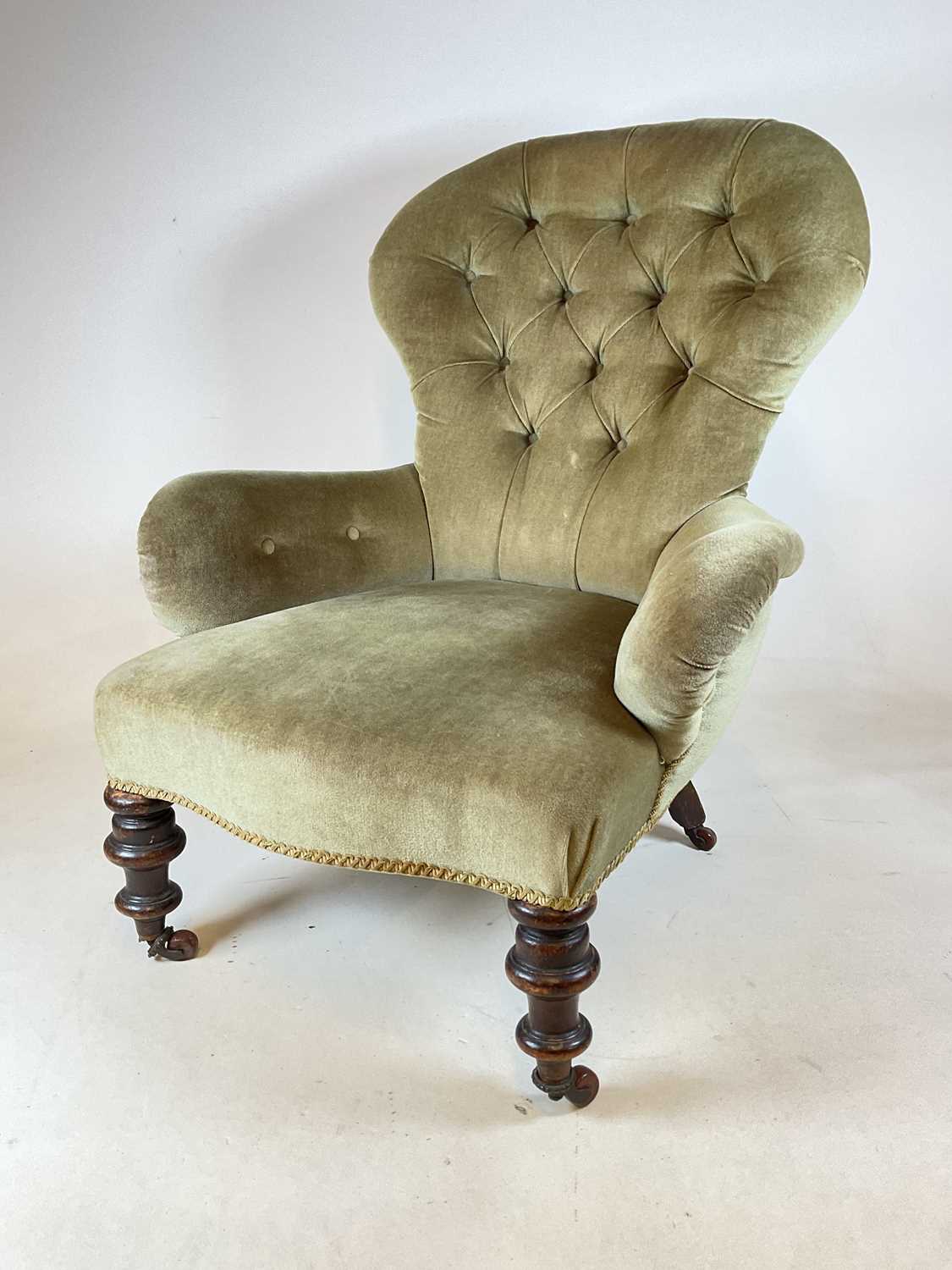 Lot 713 - A button back nursing chair with turned legs