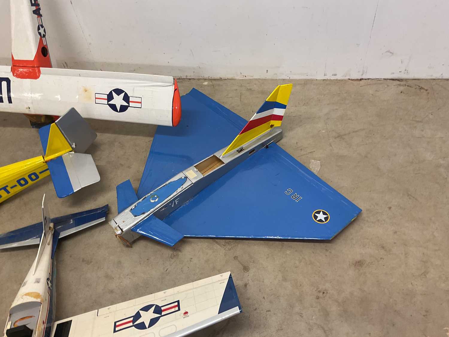 Lot 28 - Collection of five model aircraft to include
