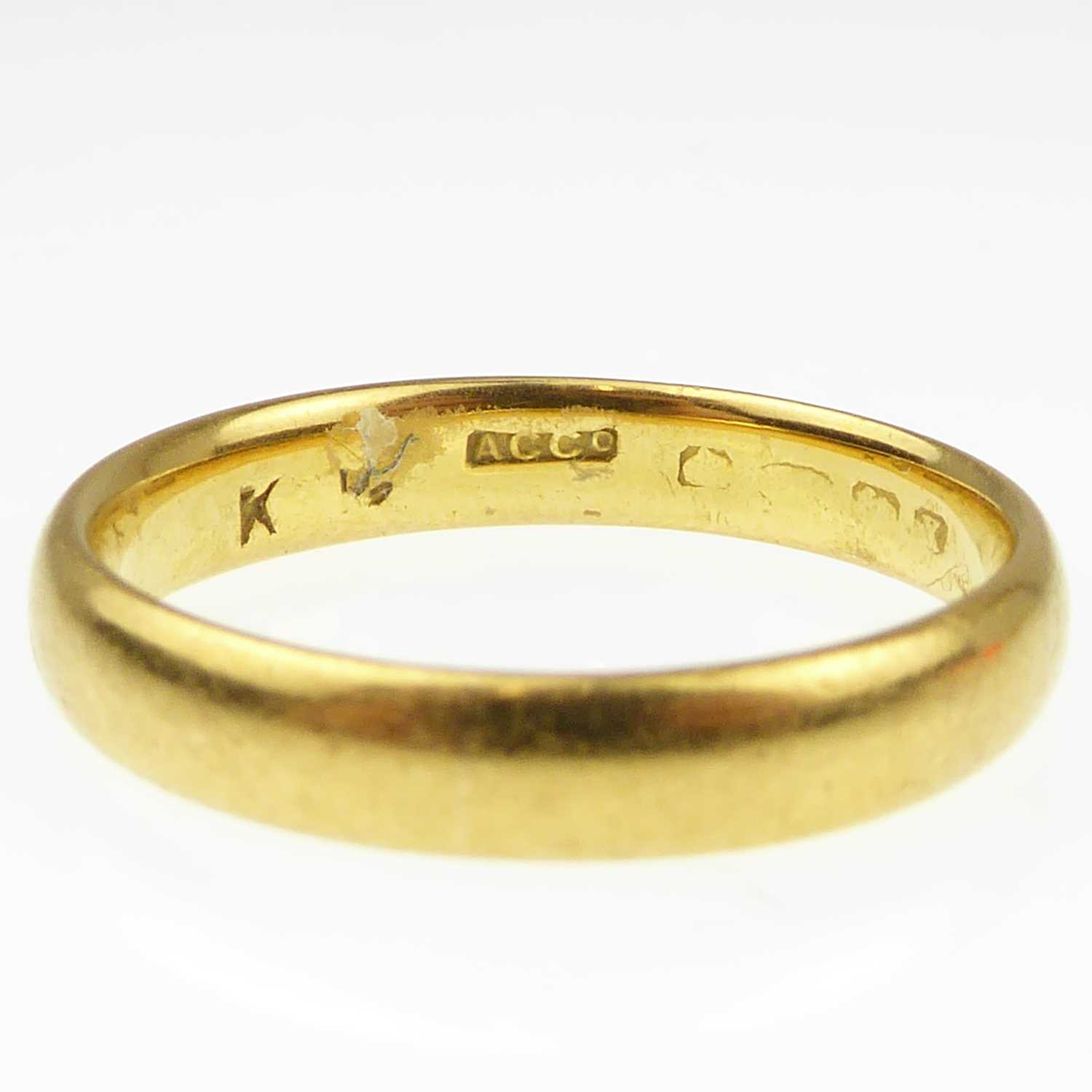 Lot 923 - A 22ct gold wedding ring, size O, approx.