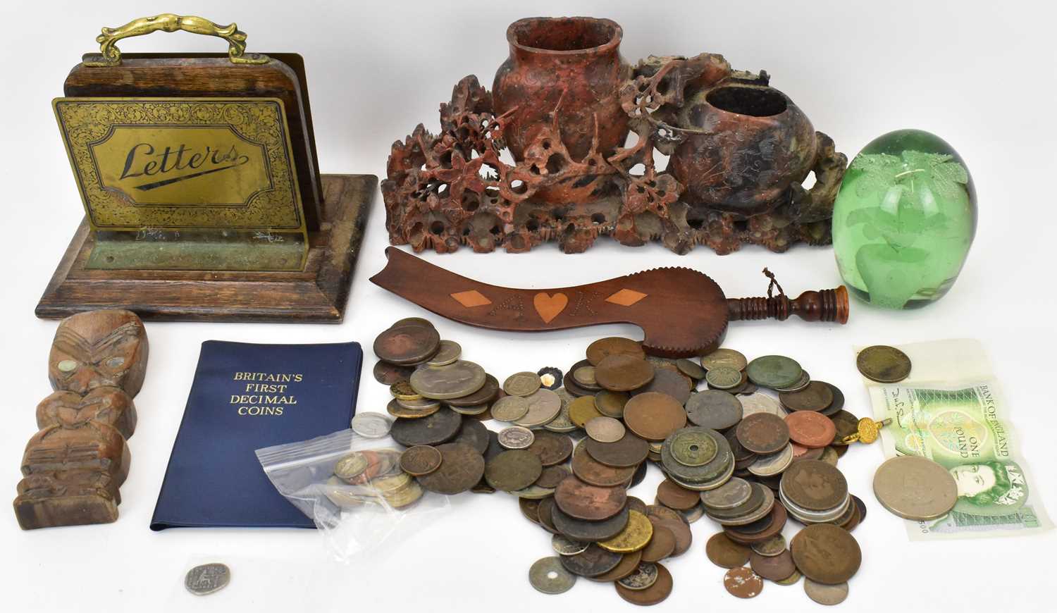 Lot 181 - Mixed collectibles to include a carved