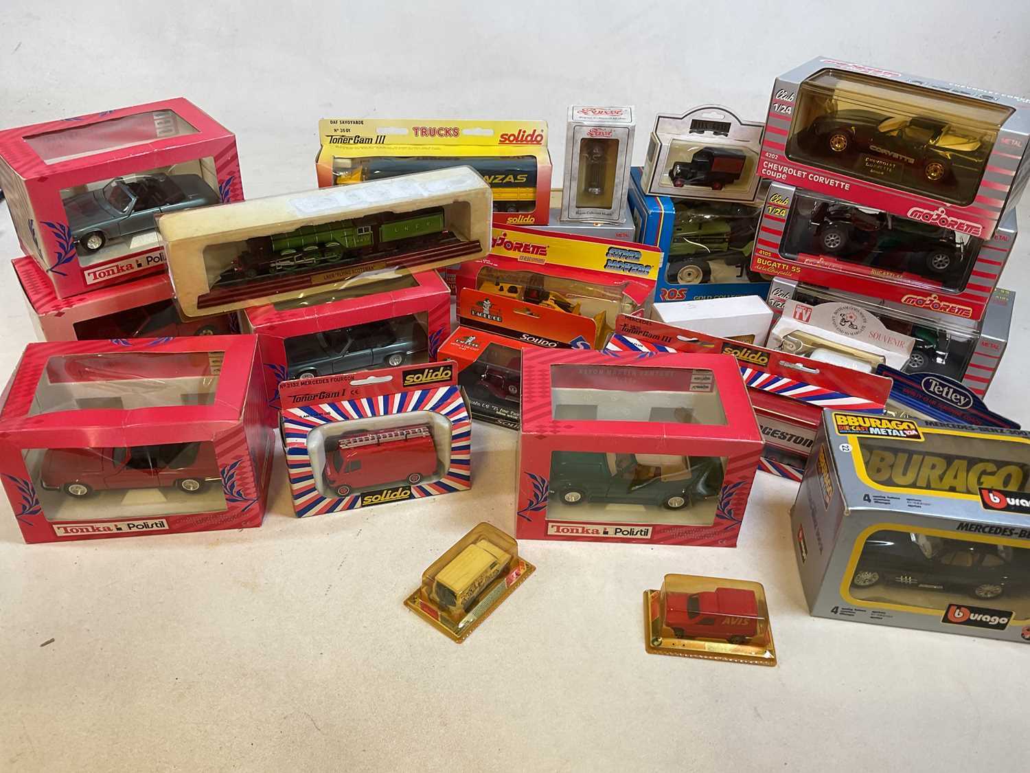 Lot 92 - A large collection of vintage boxed vehicles