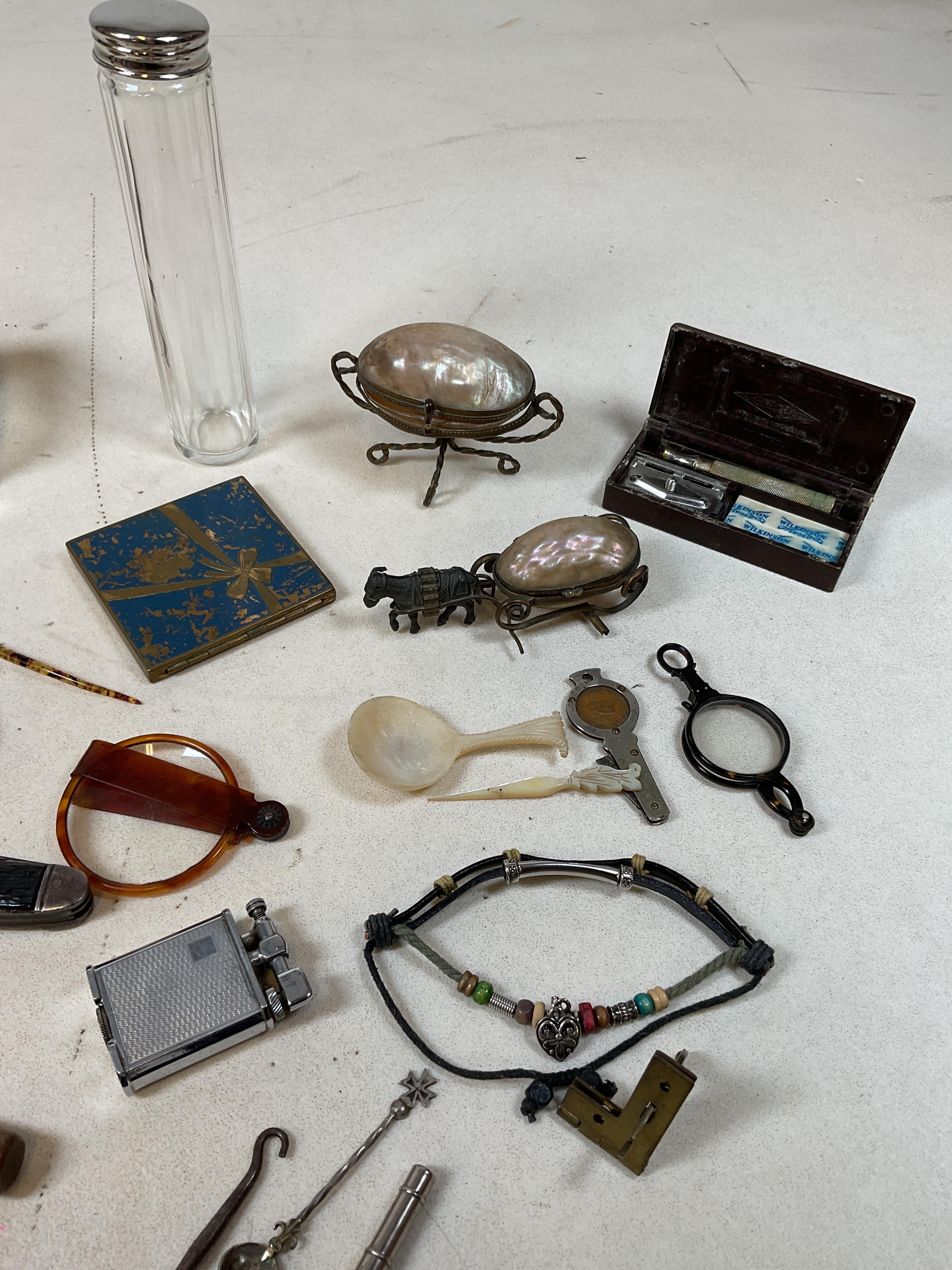 Lot 27 - A group of collectors' items including mother