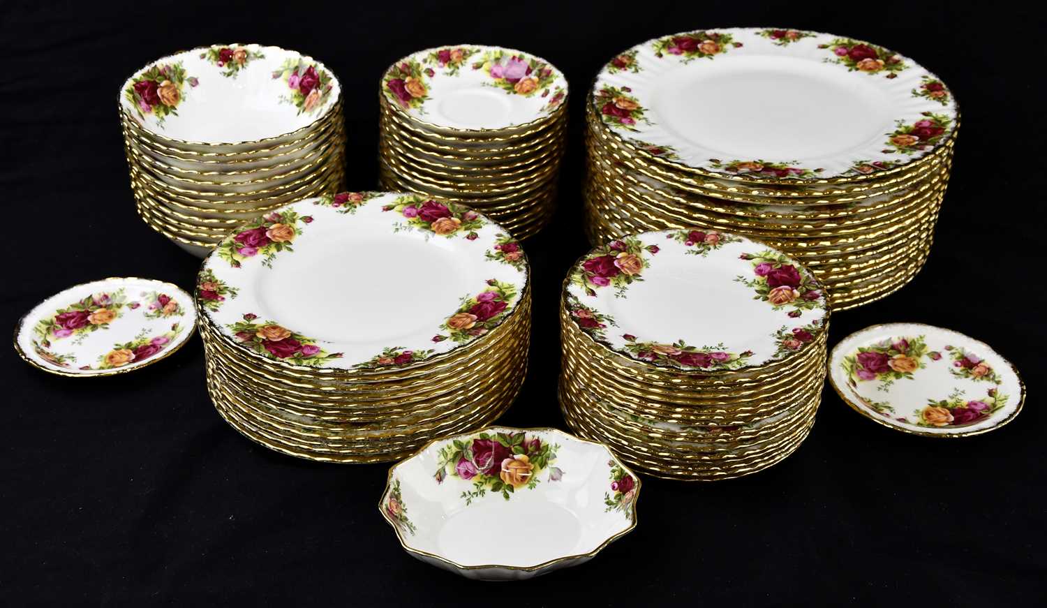 Lot 727 - ROYAL ALBERT; 'Old Country Roses' pattern