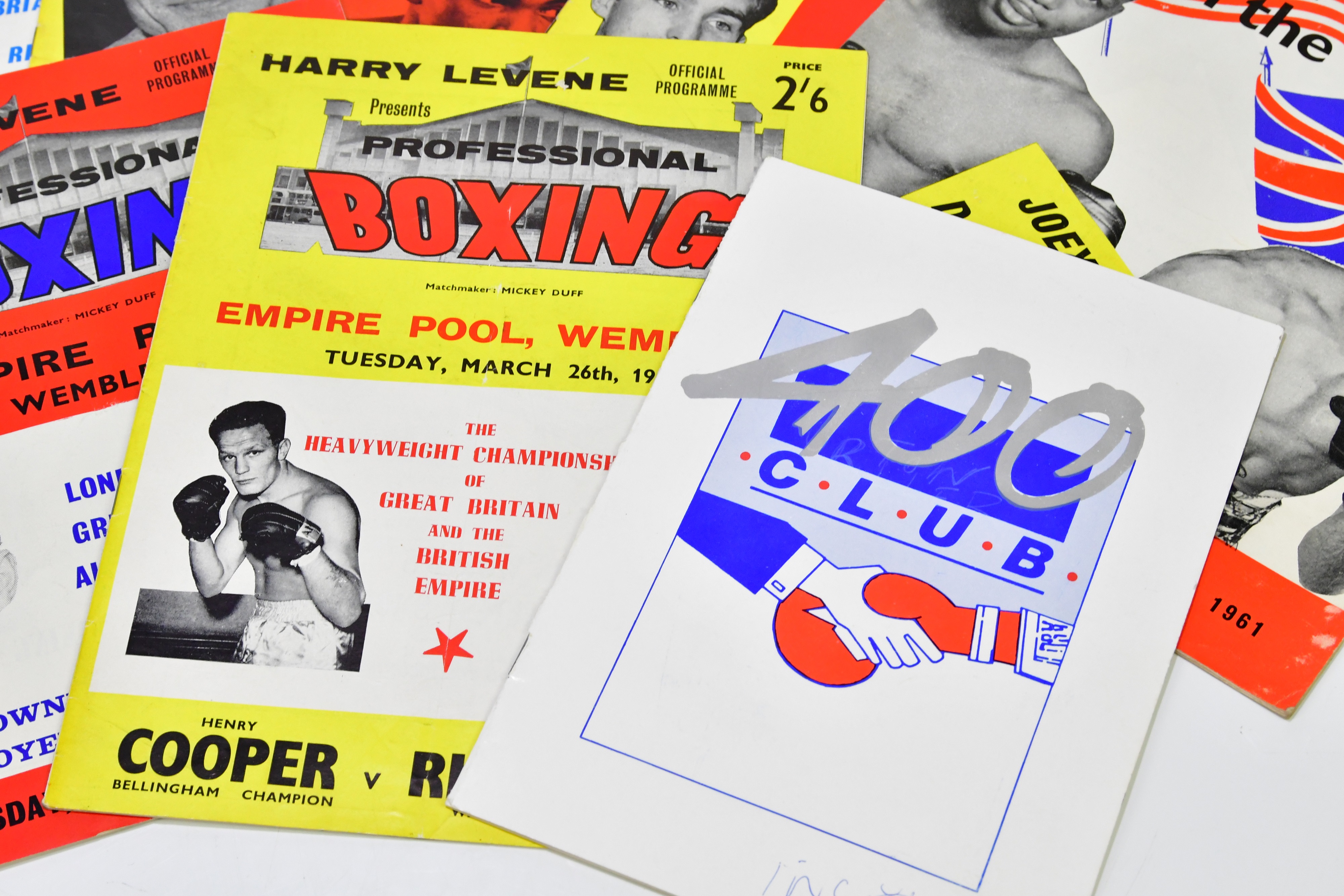 Lot 1373 - A small quantity of boxing programmes, to