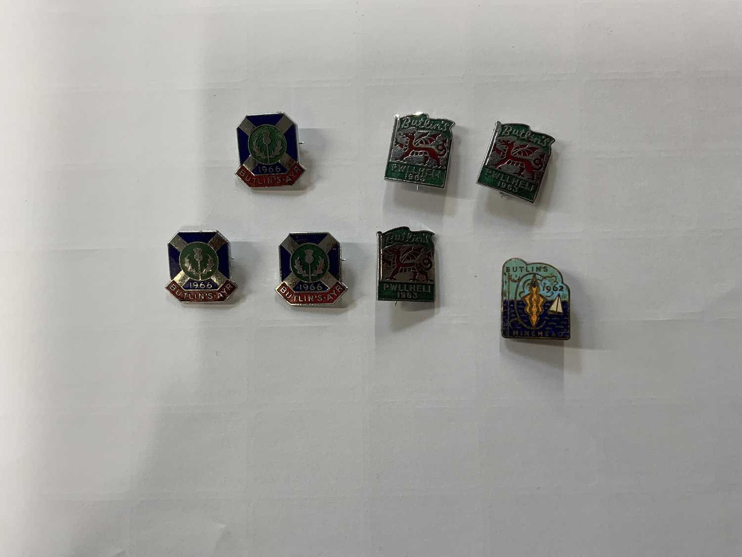 Lot 260 - Seven assorted 1960s Butlins badges.