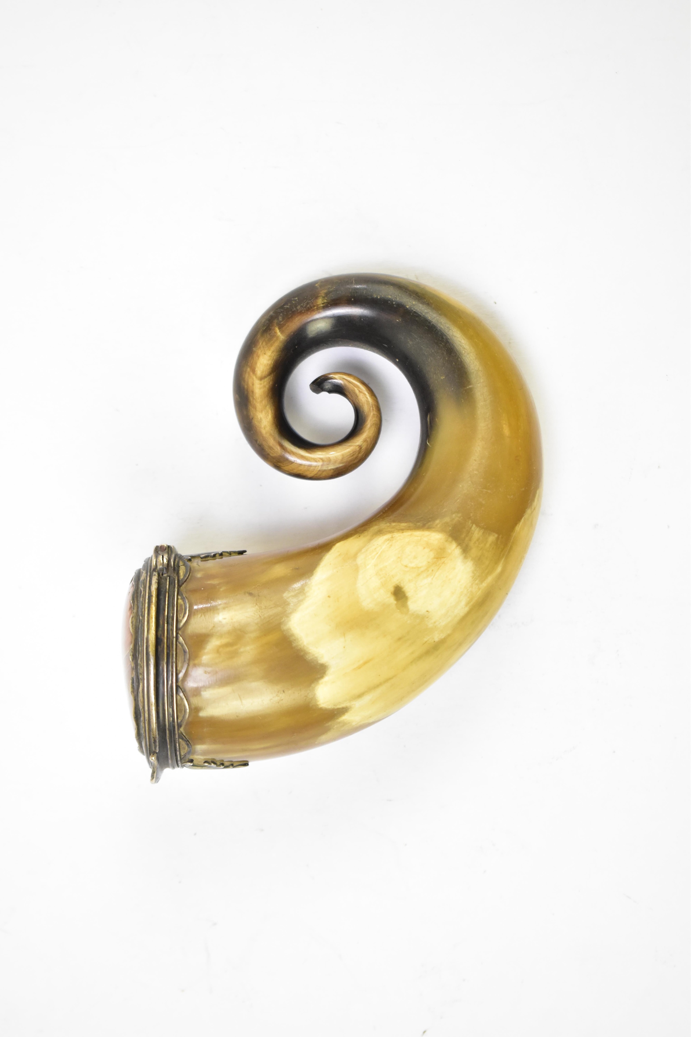 Lot 5 - A 19th century Scottish snuff mull