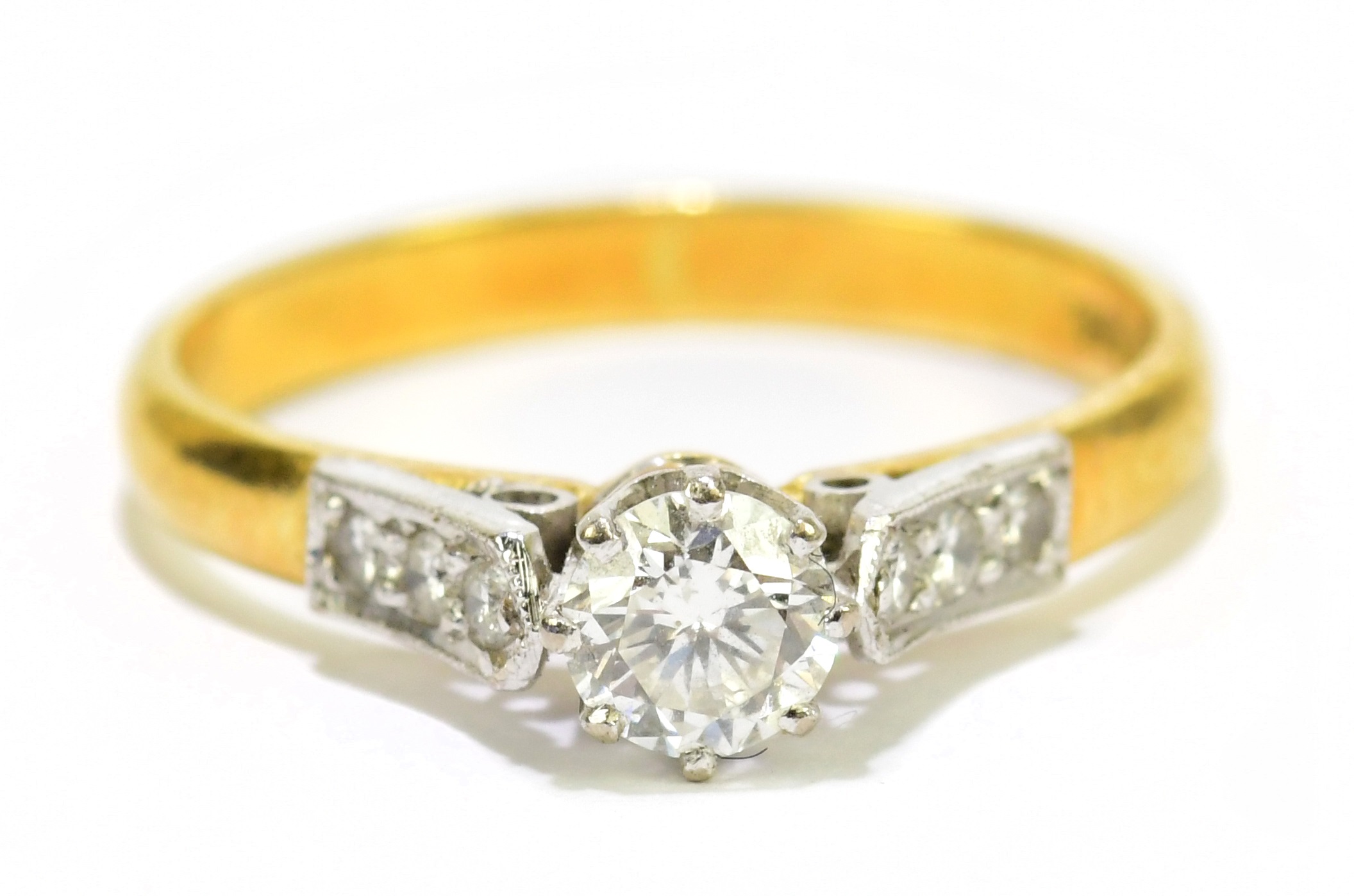 Lot 69 - An 18ct gold and diamond solitaire ring, size