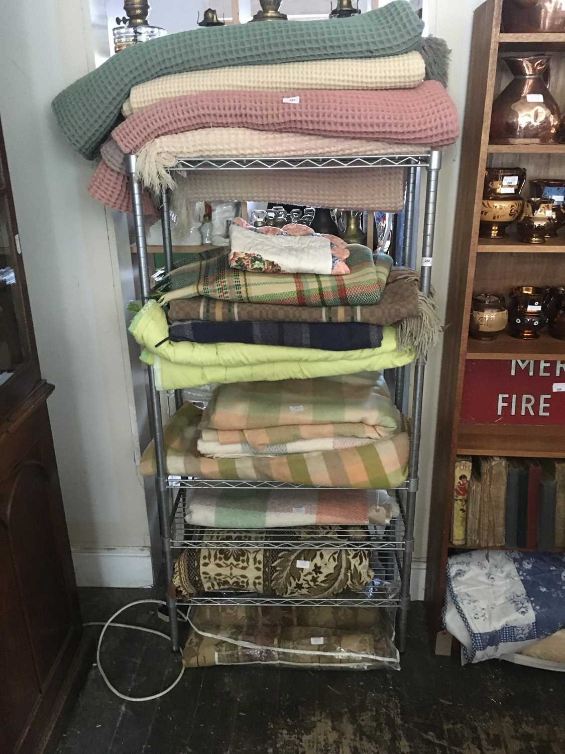 Lot 285 - An assortment of assorted blankets and