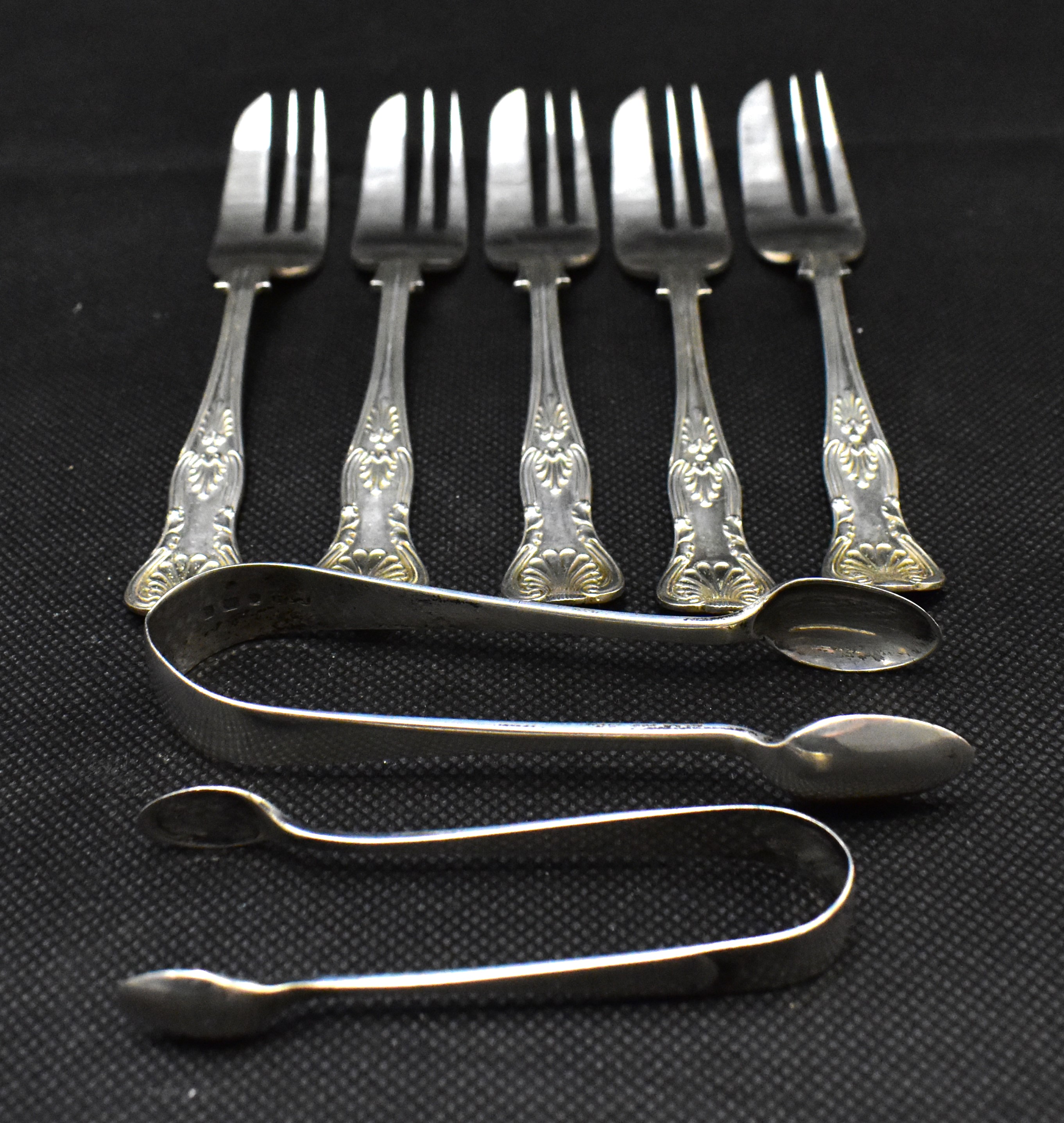 Lot 897 - Five George V hallmarked silver Kings