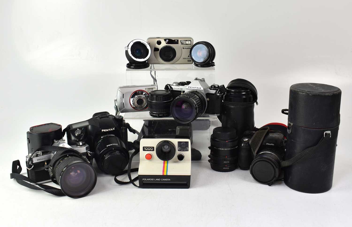 Lot 450 - A collection of cameras to include a Pentax