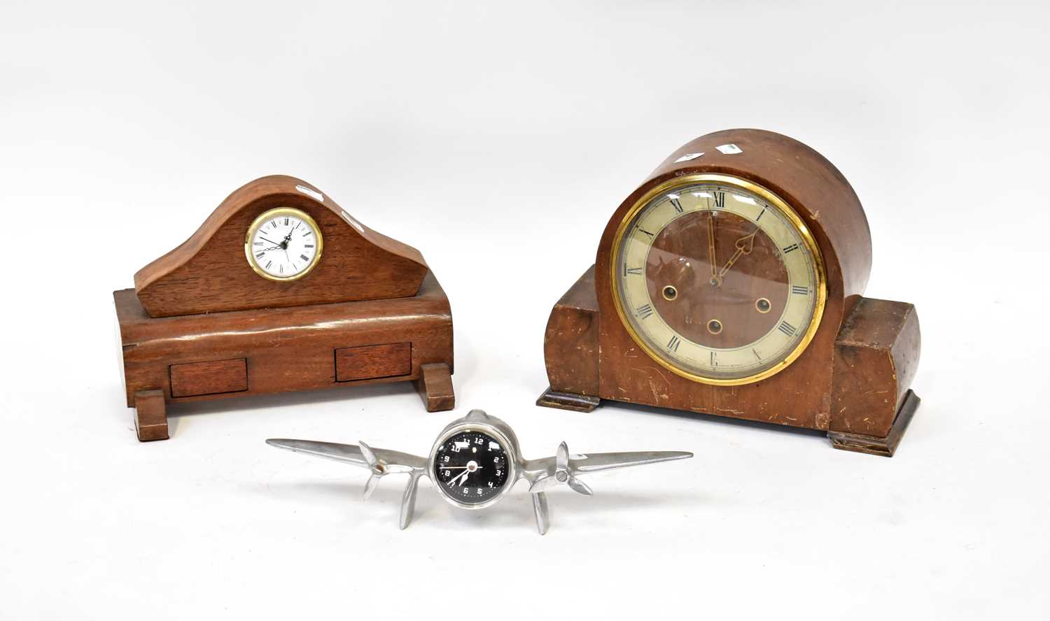 Lot 137 - Two mid-20th century mantel clocks,
