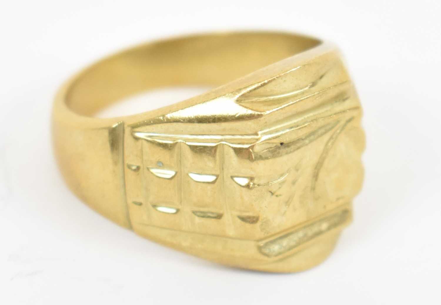 Lot 604 - A yellow metal gents ring, stamped 18k, size