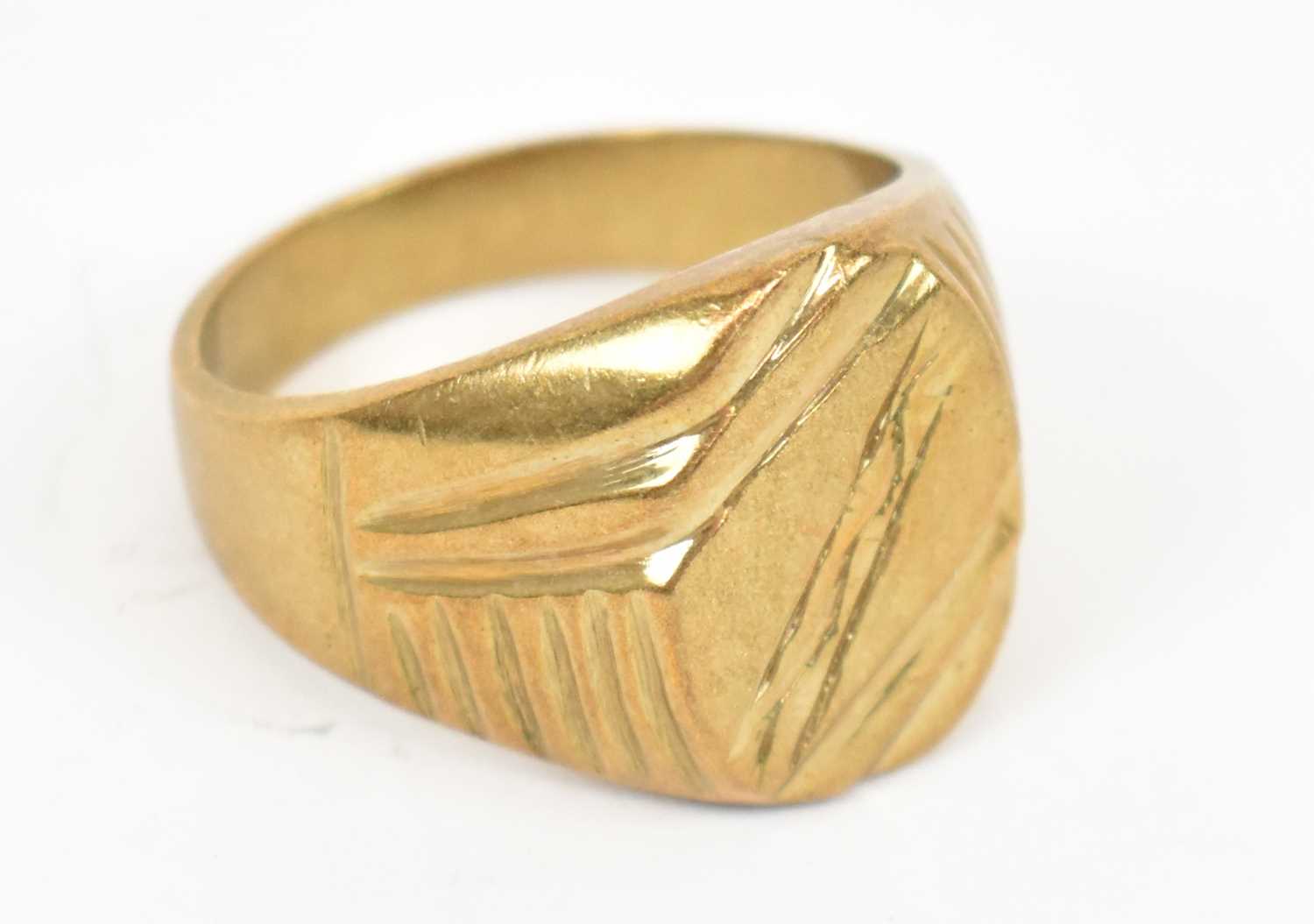 Lot 605 - A yellow metal gents ring, stamped 18k size