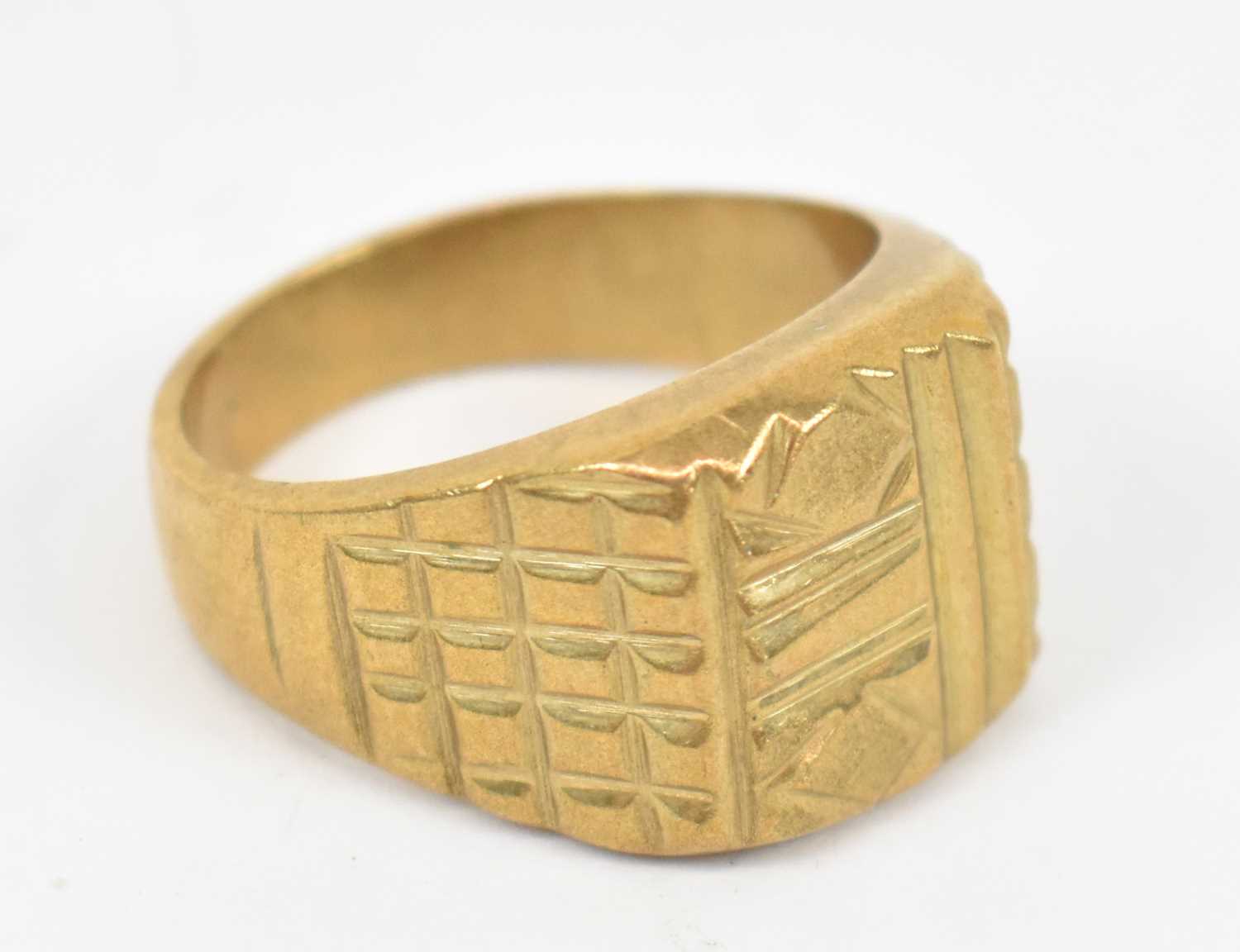 Lot 606 - A yellow metal gents ring, stamped 18k, size