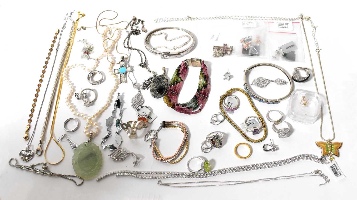 Lot 1235 - A quantity of mainly silver and some white