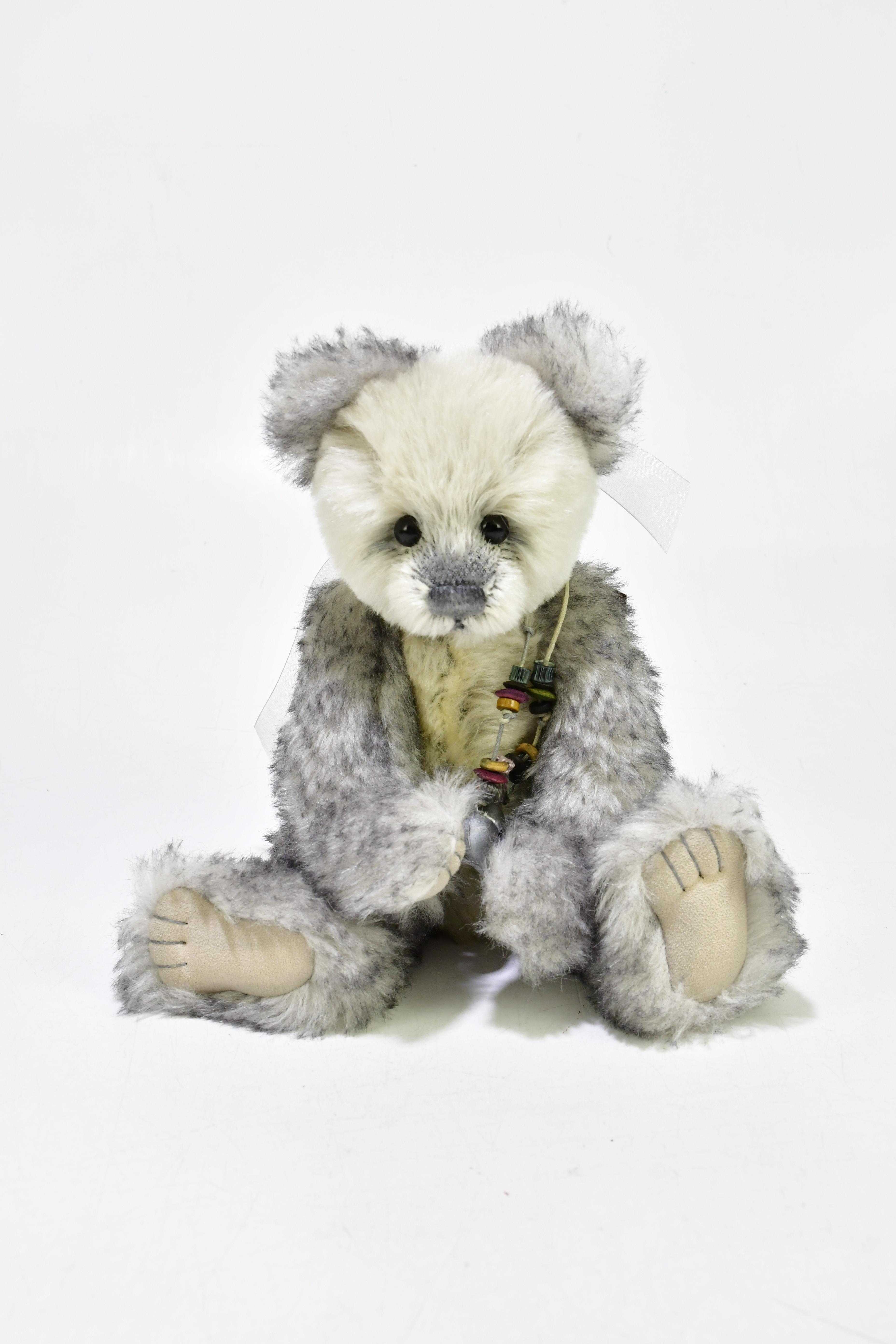 Lot 117 - CHARLIE BEARS; an Isabelle Collection