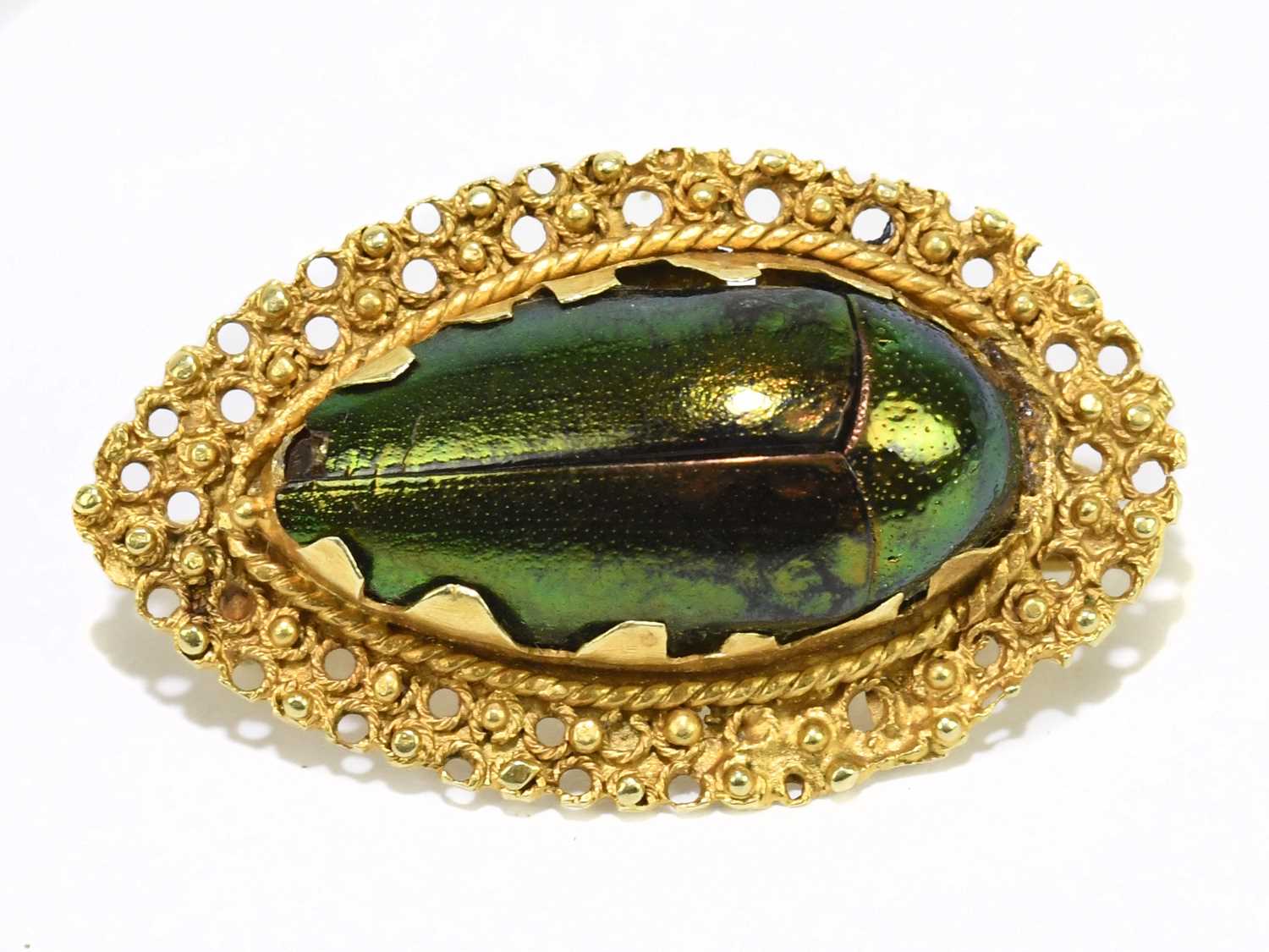 Lot 294 - An unusual yellow metal scarab beetle brooch